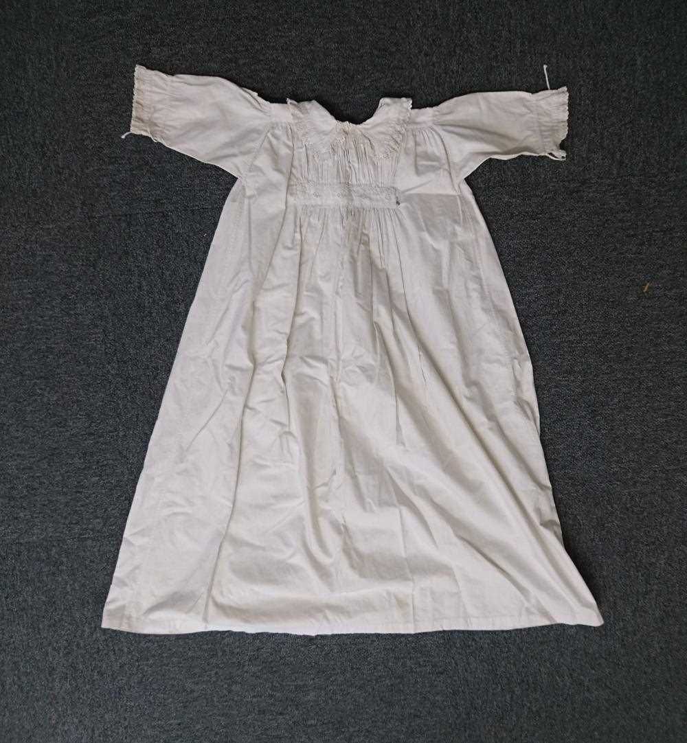 Lot 594 - Children's clothes. A Regency boy's linen