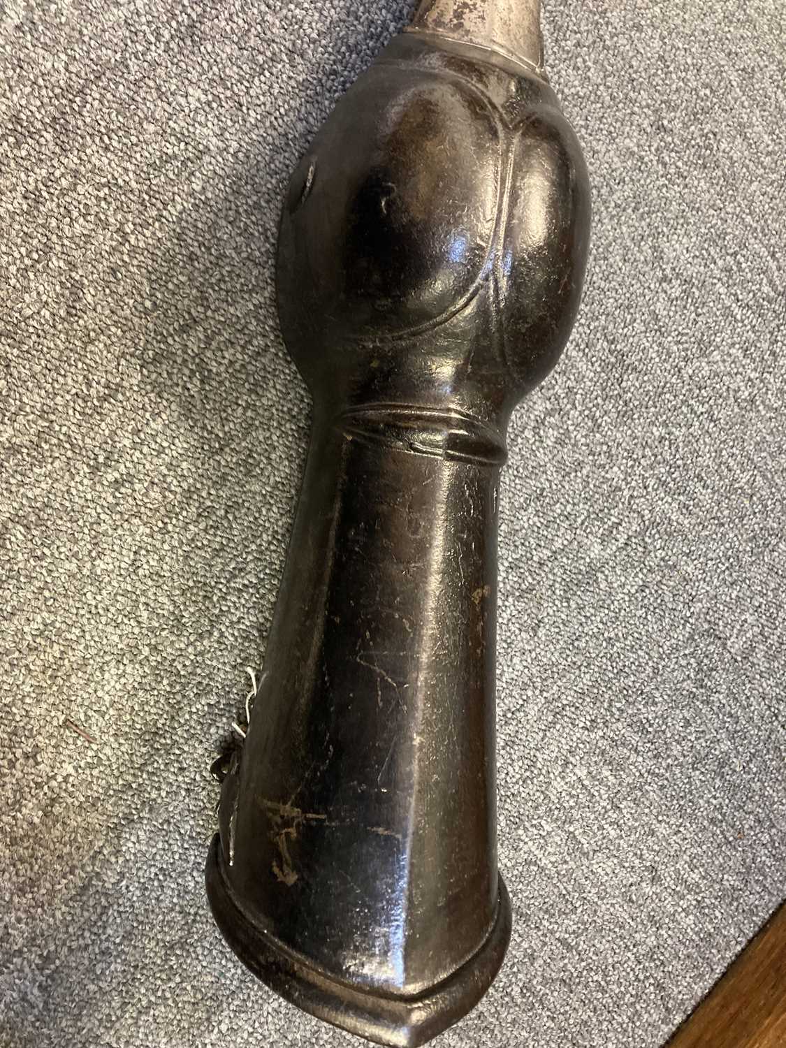 Lot 354 - Indian Sword. A 19th century Indian gauntlet