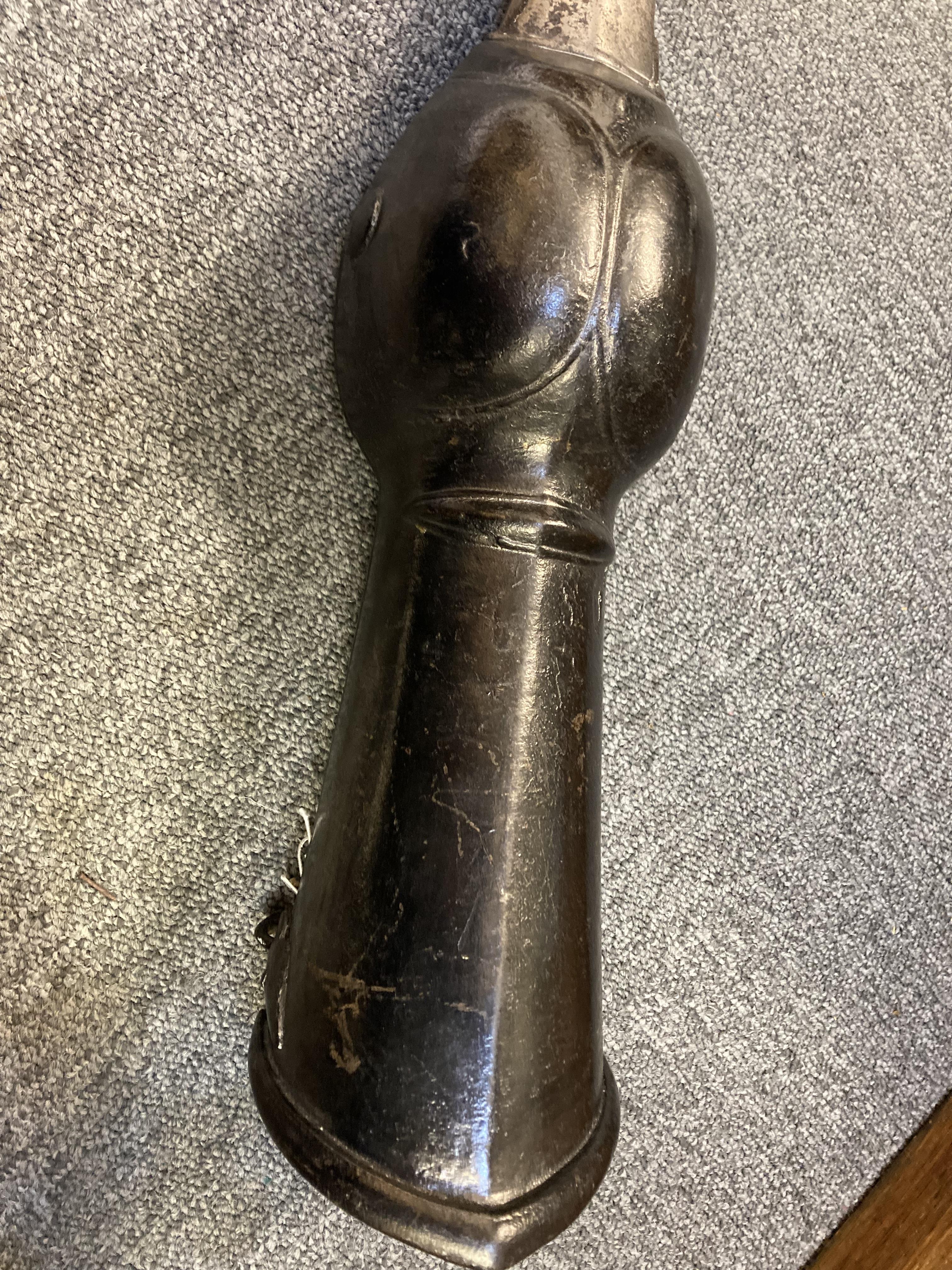 Lot 354 - Indian Sword. A 19th century Indian gauntlet