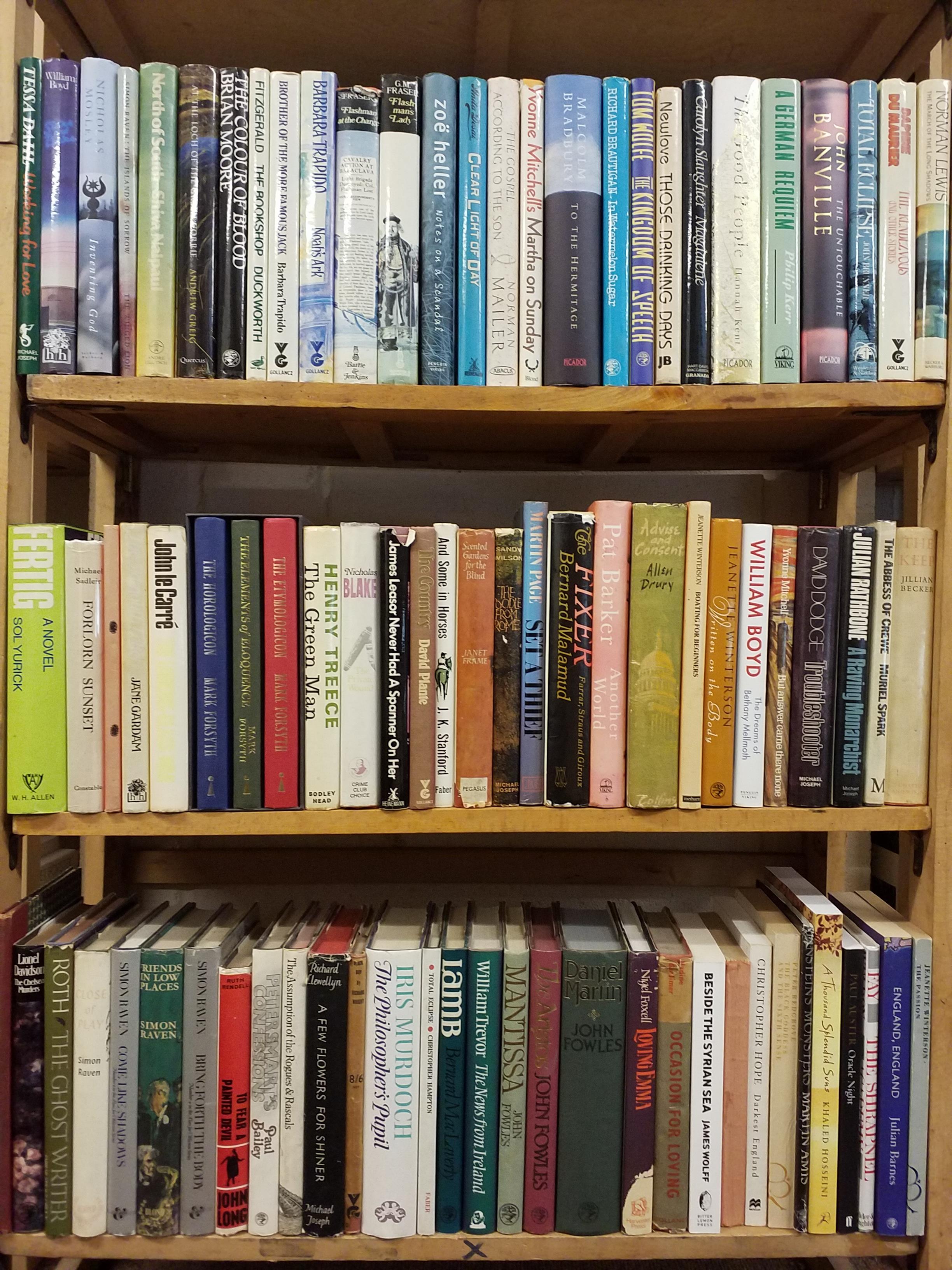 Lot 440 - Modern Fiction. A large collection of modern