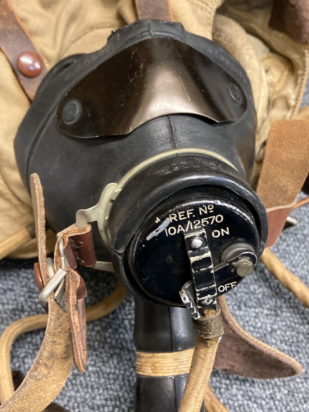 Lot 206 - Flying Helmet. A WWII RAF D Type flying