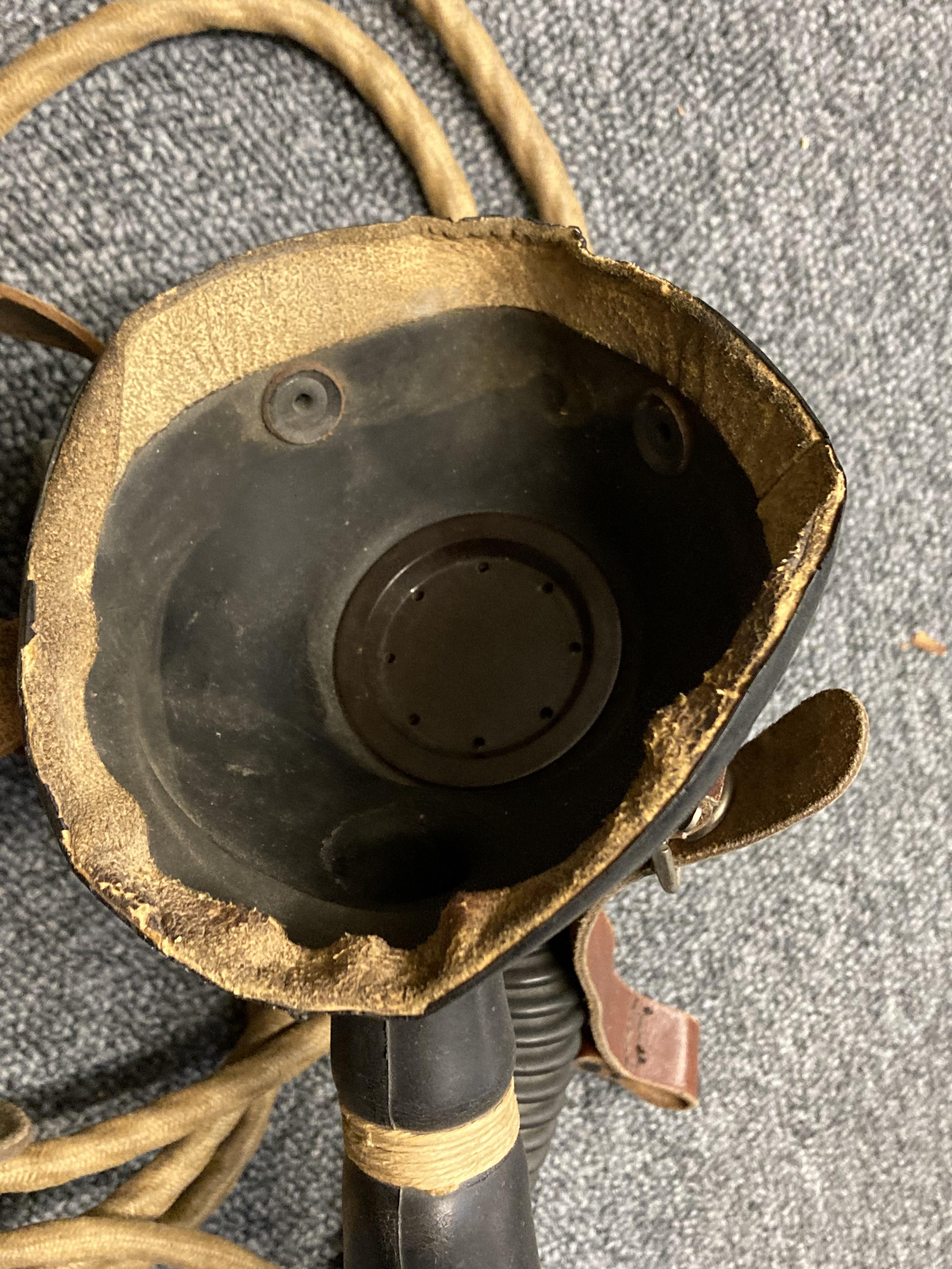 Lot 206 - Flying Helmet. A WWII RAF D Type flying