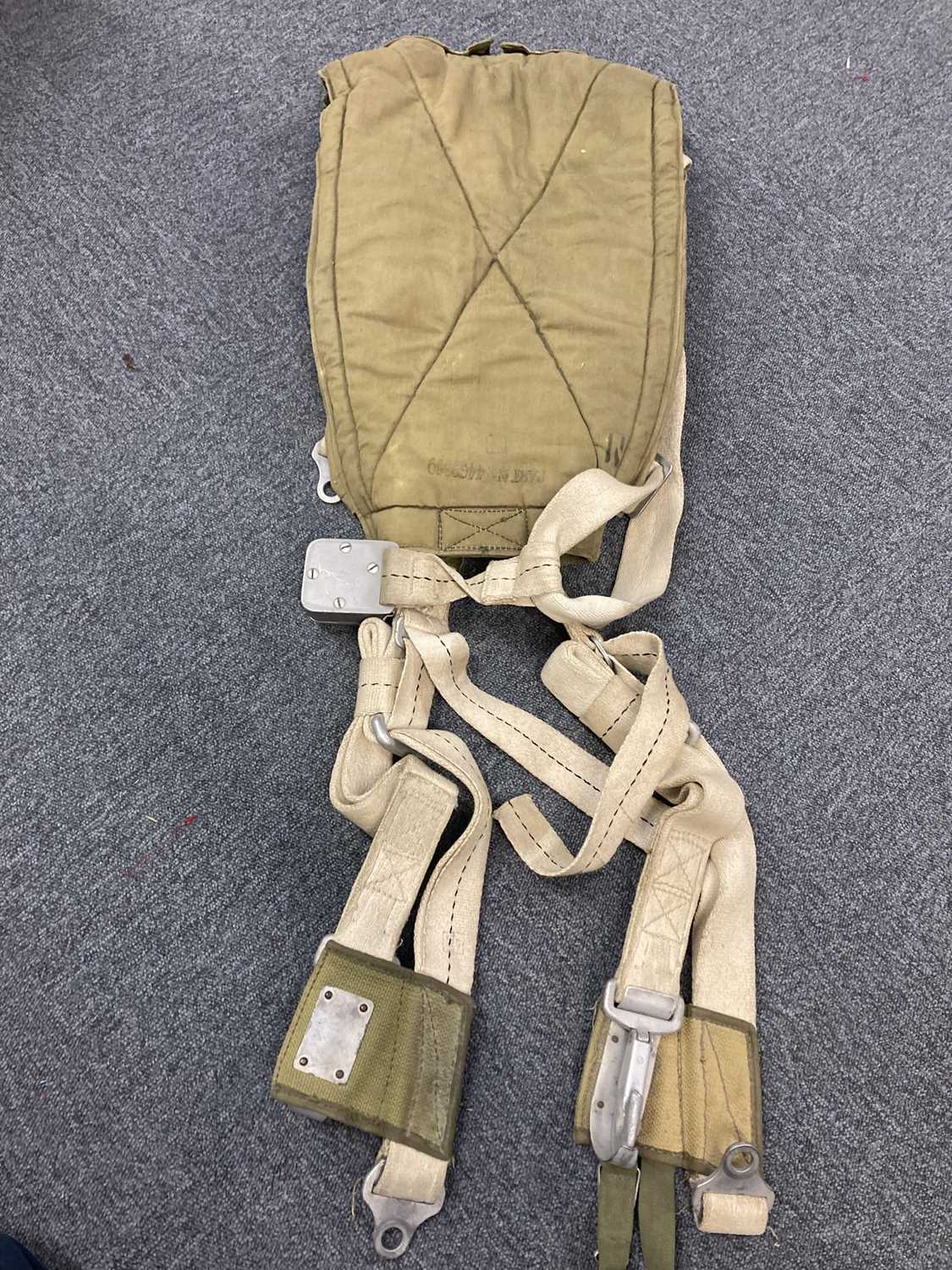 Lot 193 - Parachute. A WWII period RAF observer type