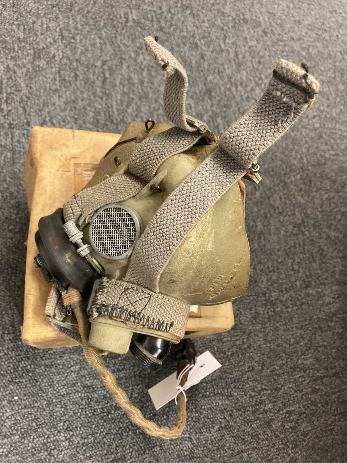 Lot 237 - RAF Oxygen Mask. A WWII RAF G Type oxygen