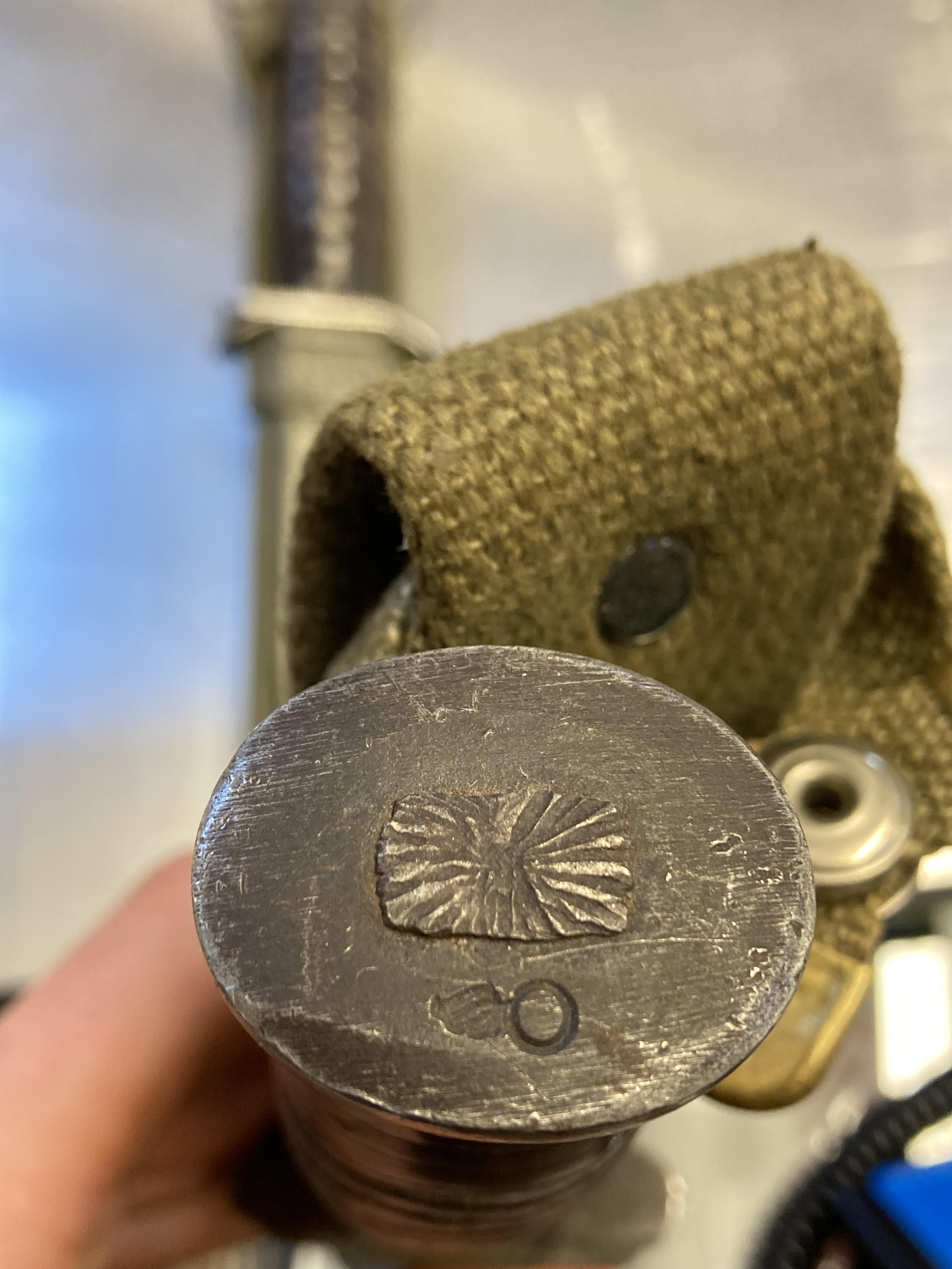 Lot 426 - Fighting Knife. A WWII American M3 Kinfolks