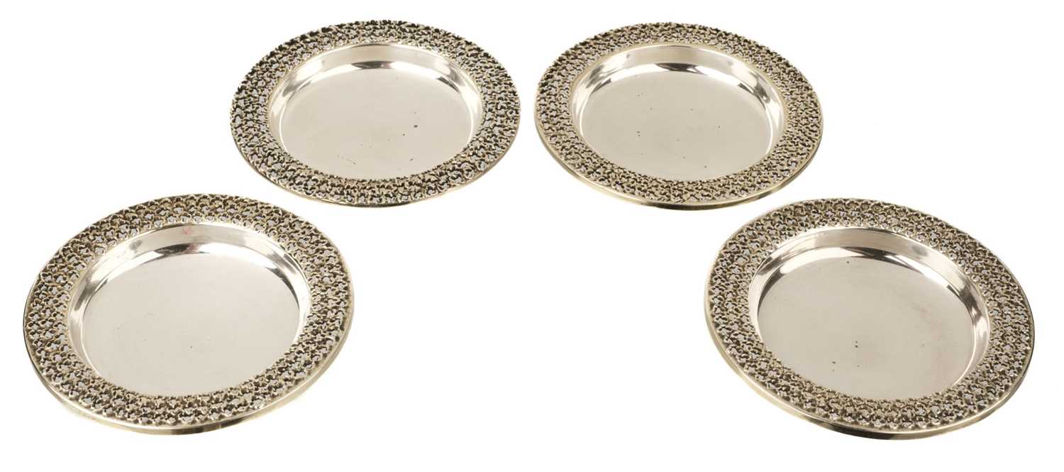 Lot 84 - Stuart Devlin. Four silver dishes by Stuart