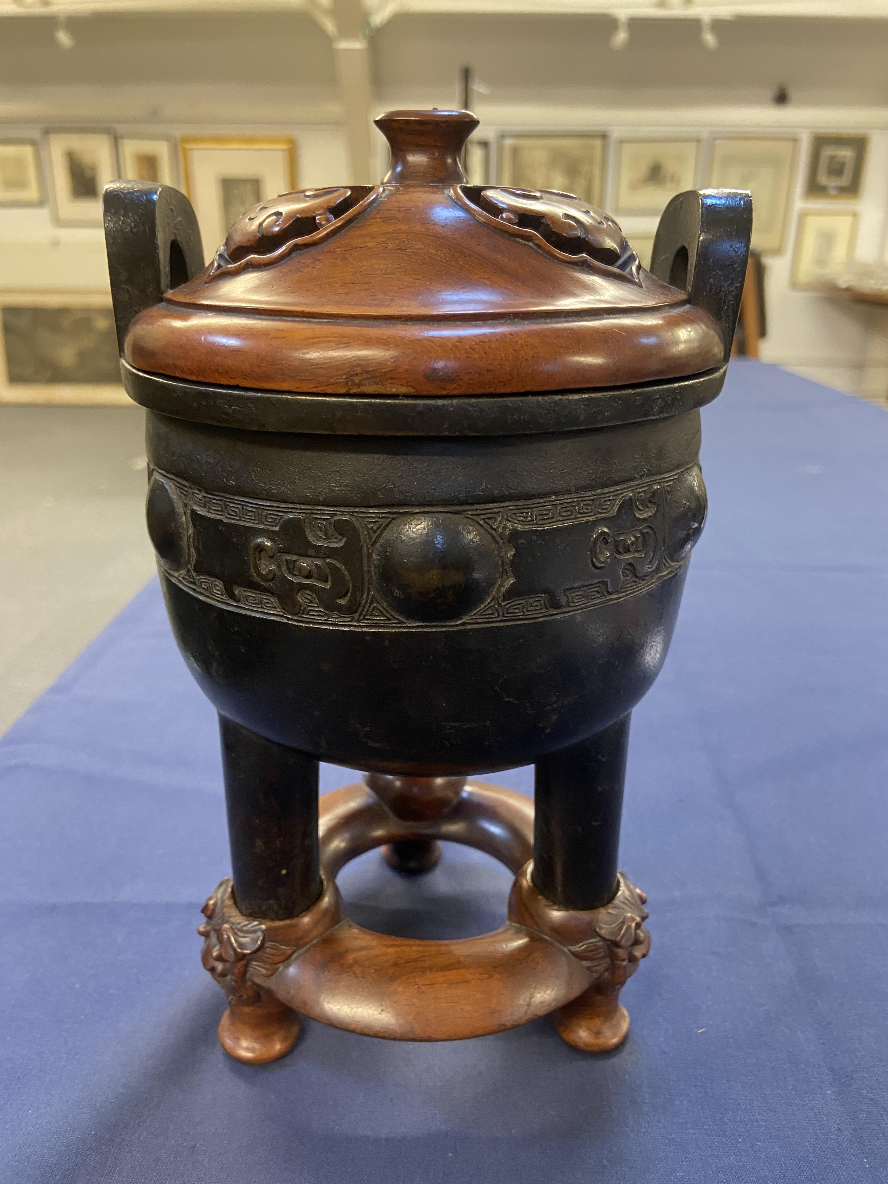 Lot 96 - Censer. A Chinese bronze censer impressed