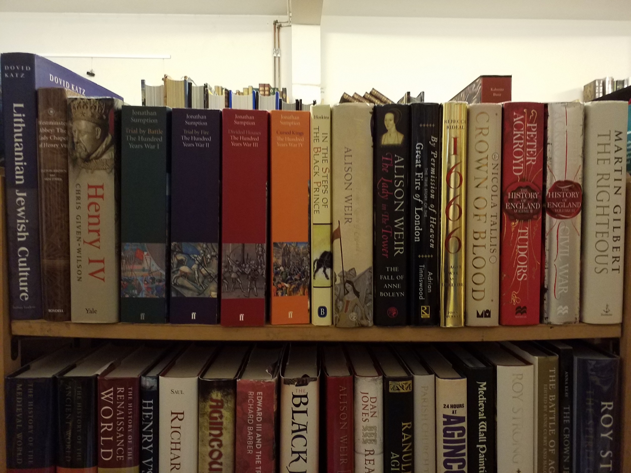 Lot 468 - History. A large collection of modern