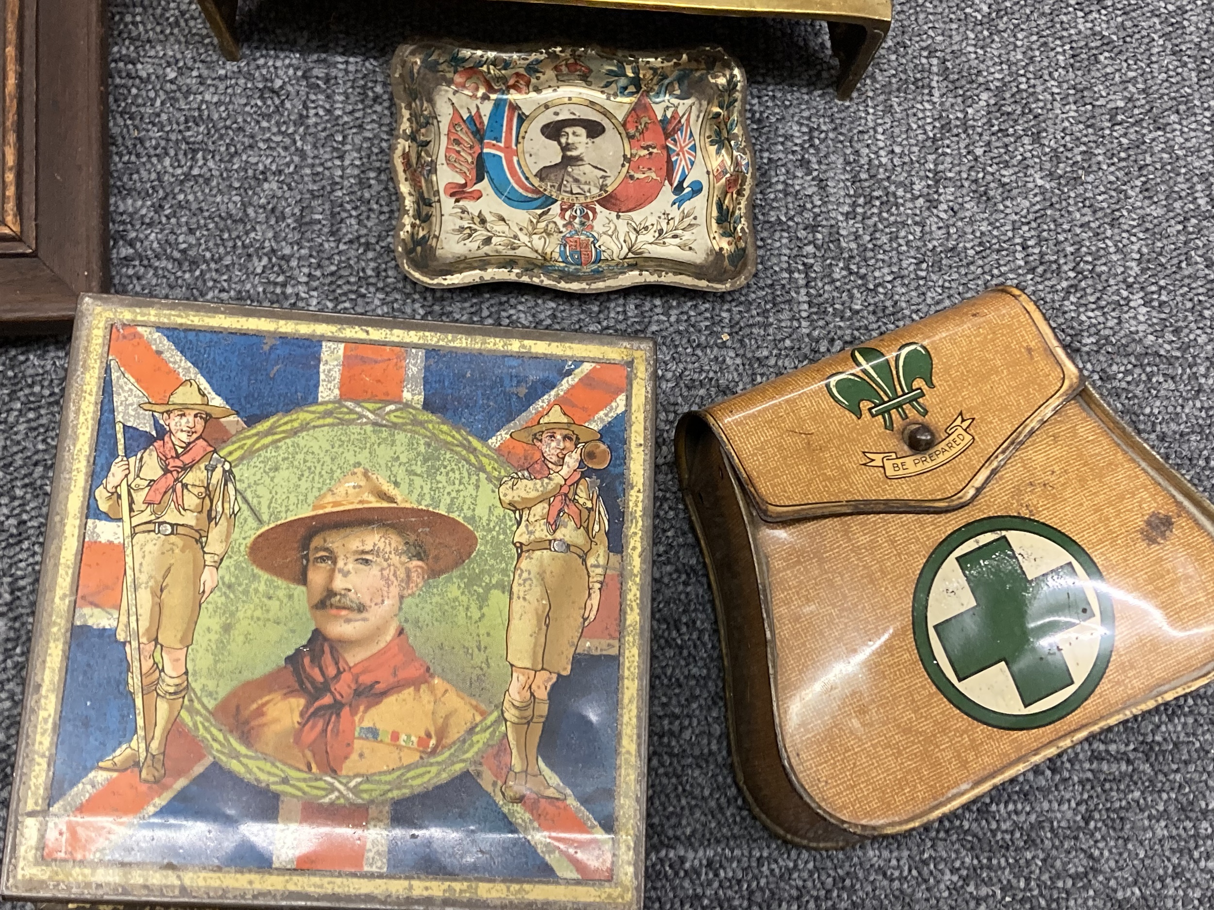 Lot 317 - Scouting. A circular bronze Baden-Powell