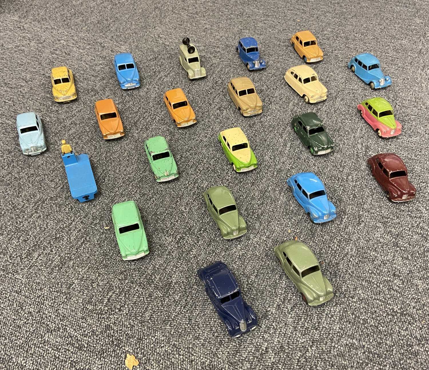 Lot 264 - Dinky Toys. A collection of 40 die-cast