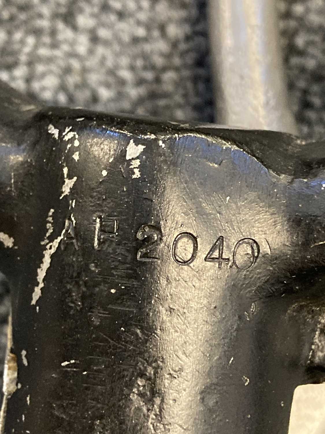 Lot 91 - Spade Grip. A WWII hurricane spade grip