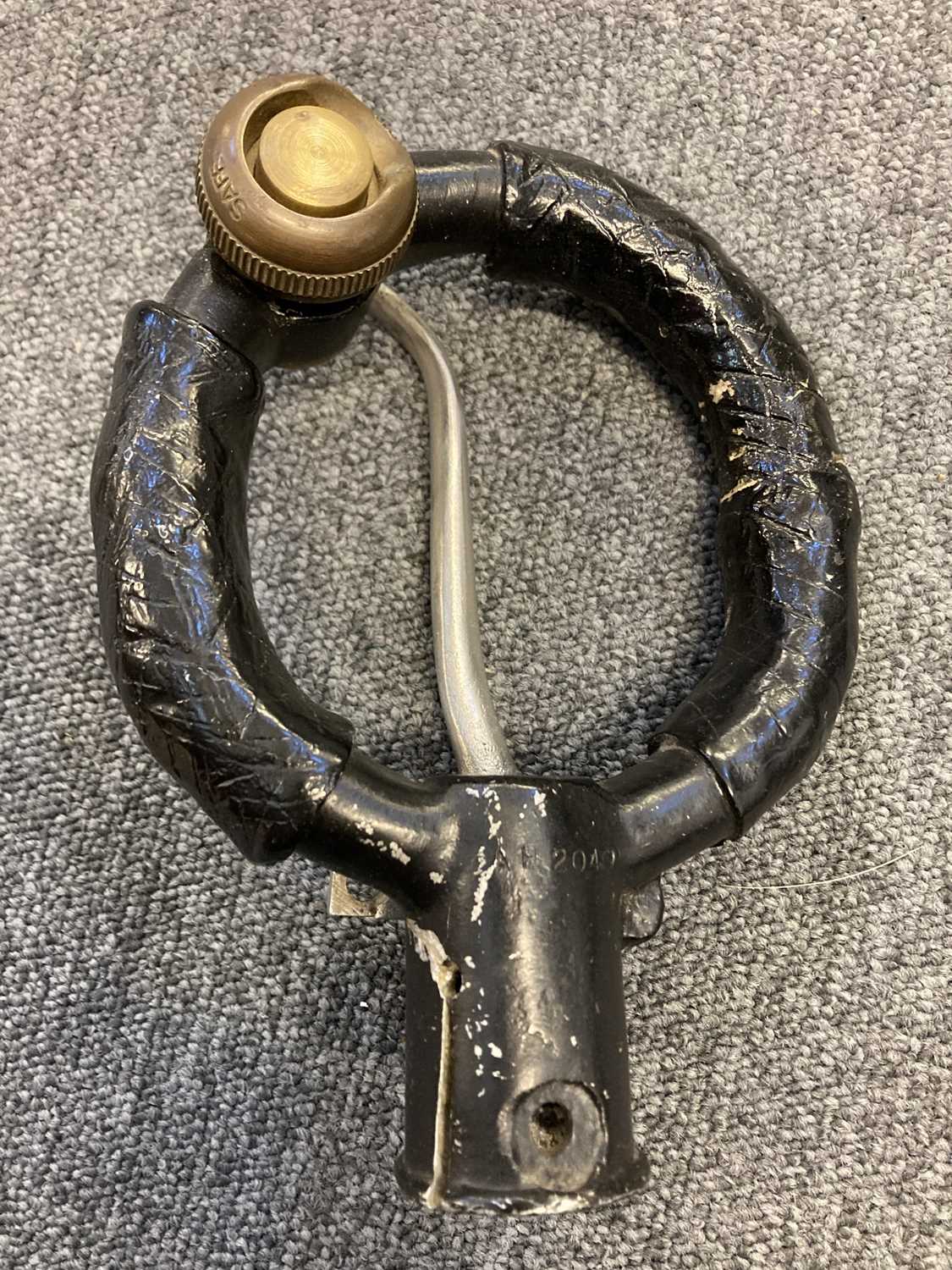 Lot 91 - Spade Grip. A WWII hurricane spade grip