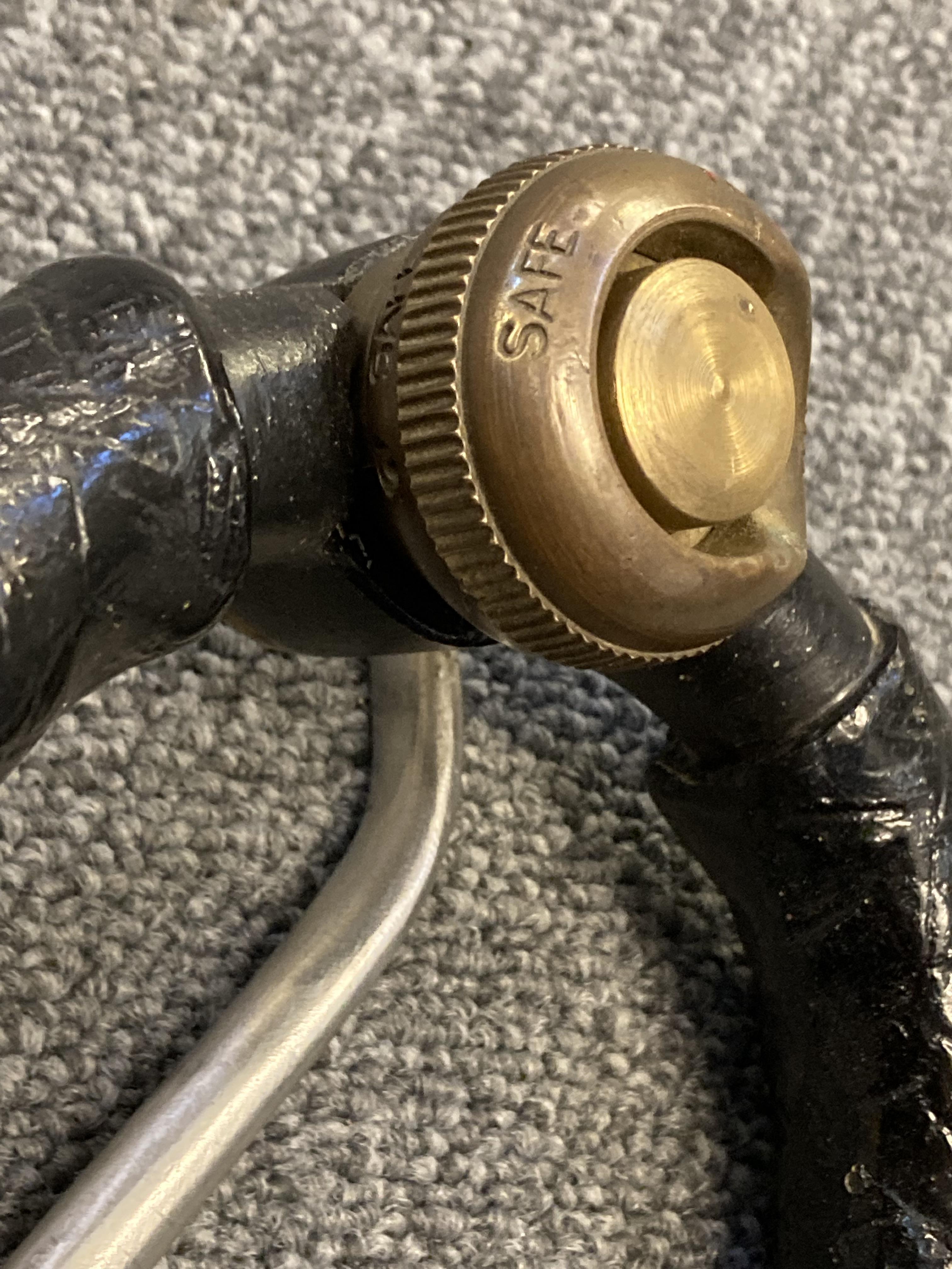 Lot 91 - Spade Grip. A WWII hurricane spade grip