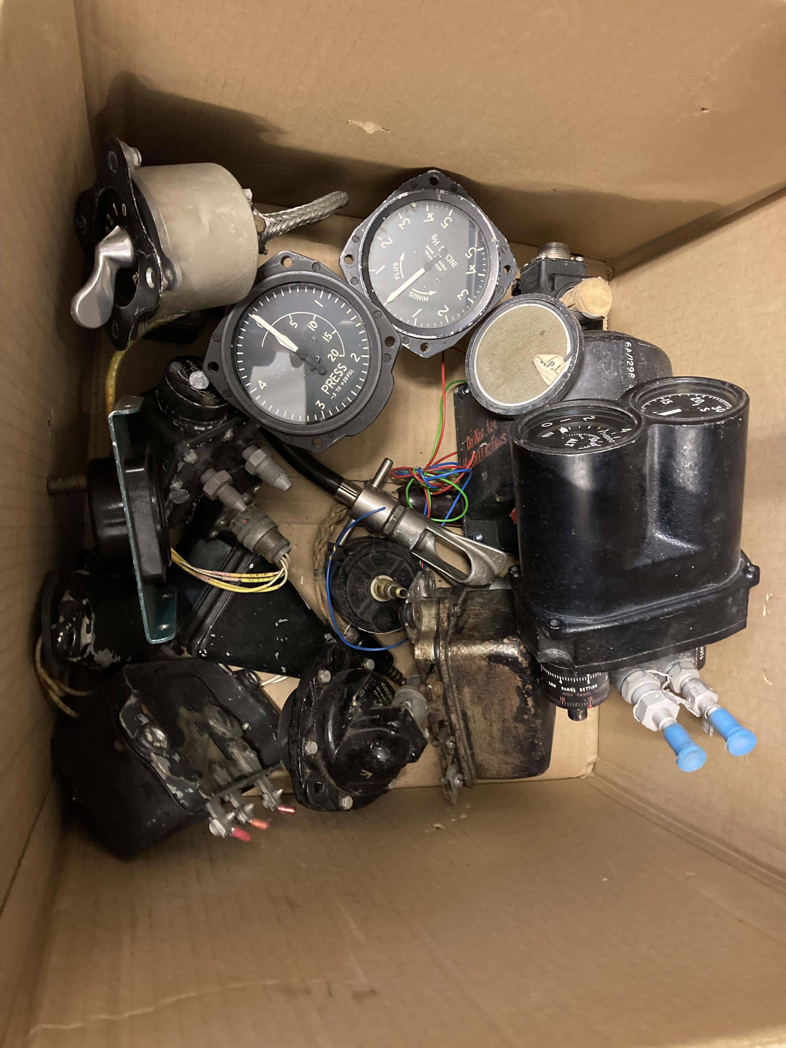 Lot 41 - Cockpit Instruments. An aircraft instrument