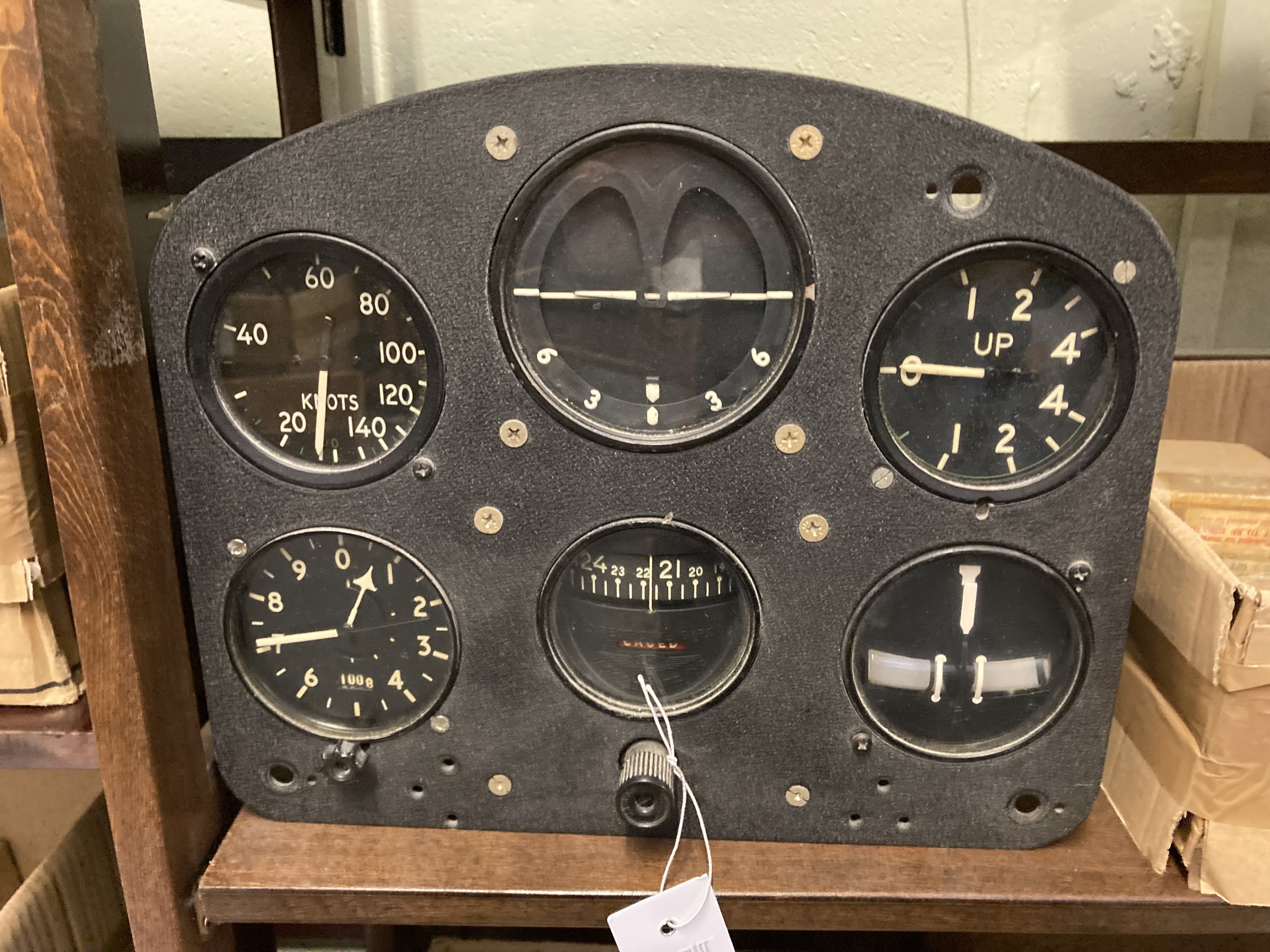 Lot 41 - Cockpit Instruments. An aircraft instrument