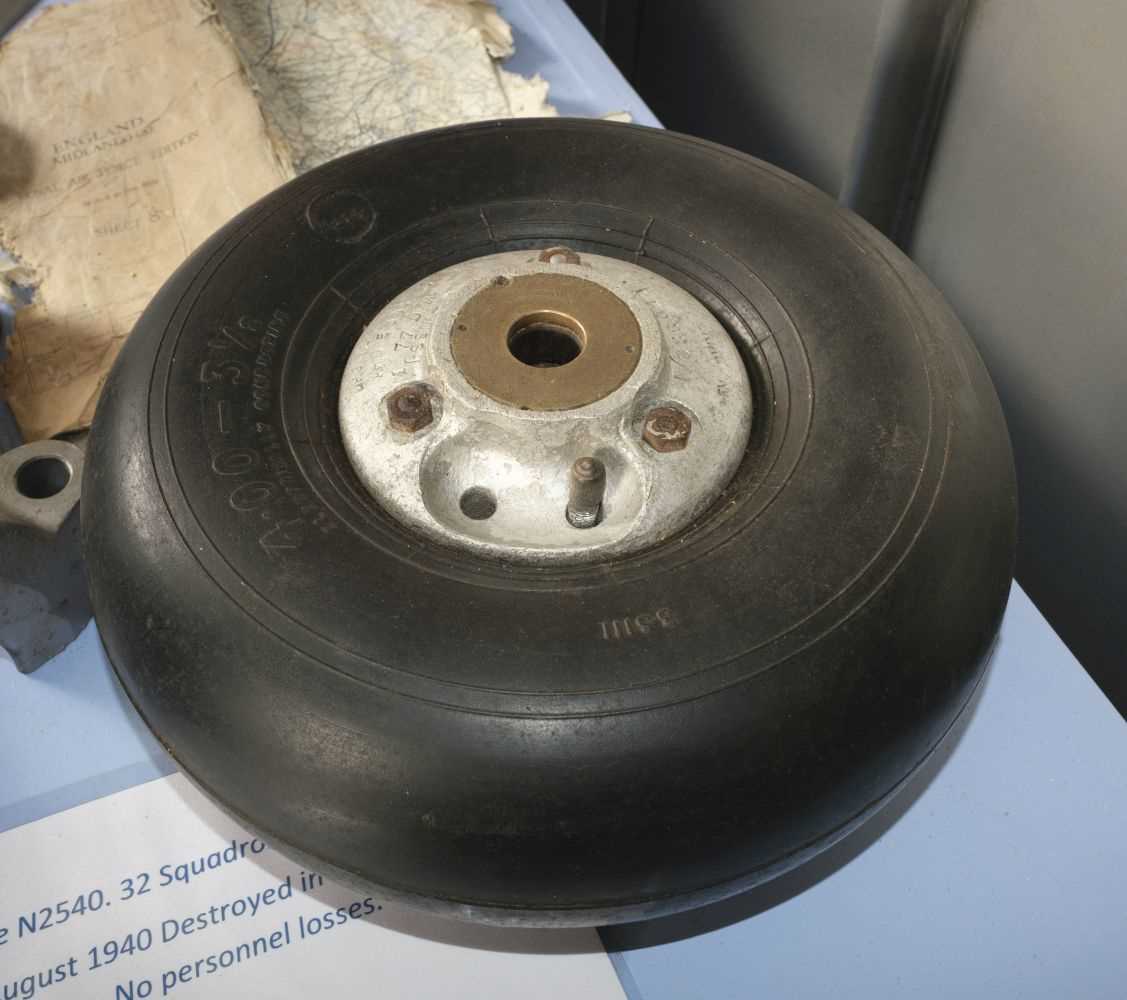 Lot 495 - Hurricane N2540. Hurricane spade grip and