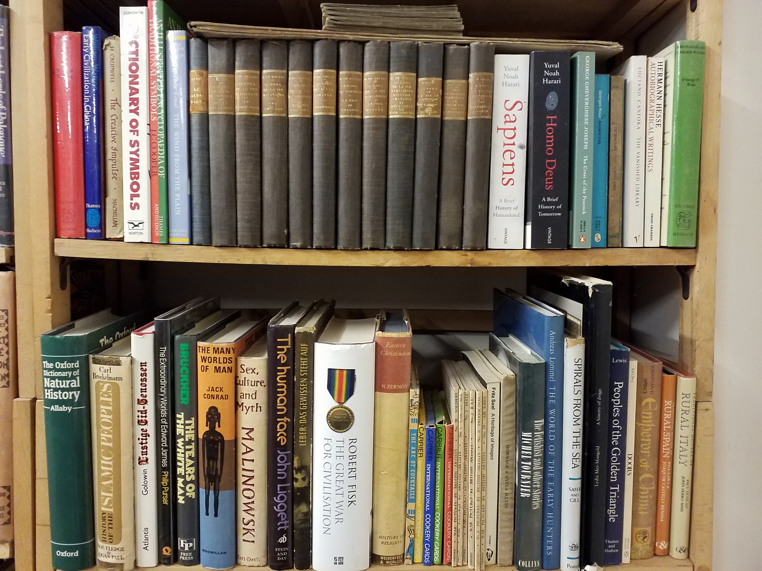 Lot 256 - Miscellaneous Reference. A large collection