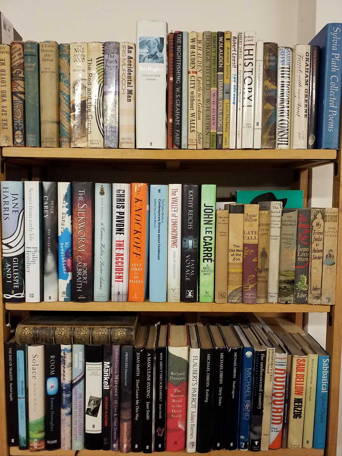 Lot 261 - Modern Fiction. A large collection of modern