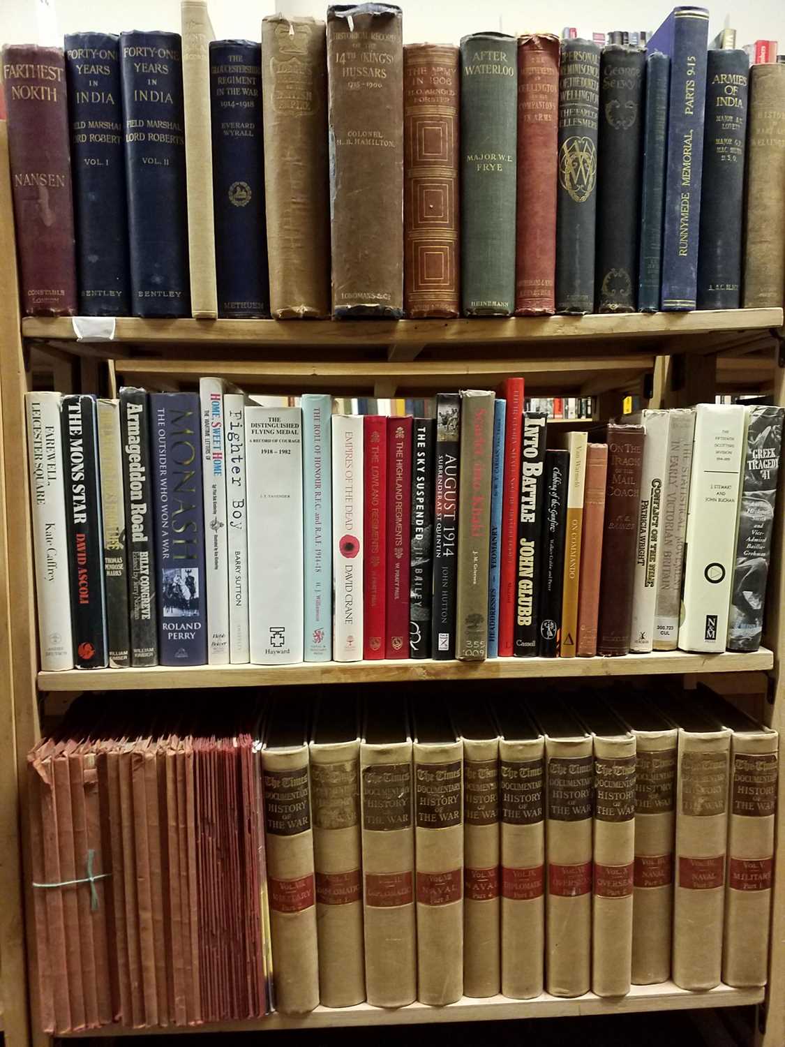 Lot 295 - World War I. A collection of WWI history