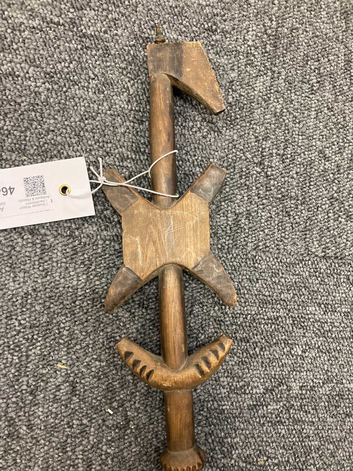 Lot 464 - Tribal Art. A 19th century high ranking Zulu