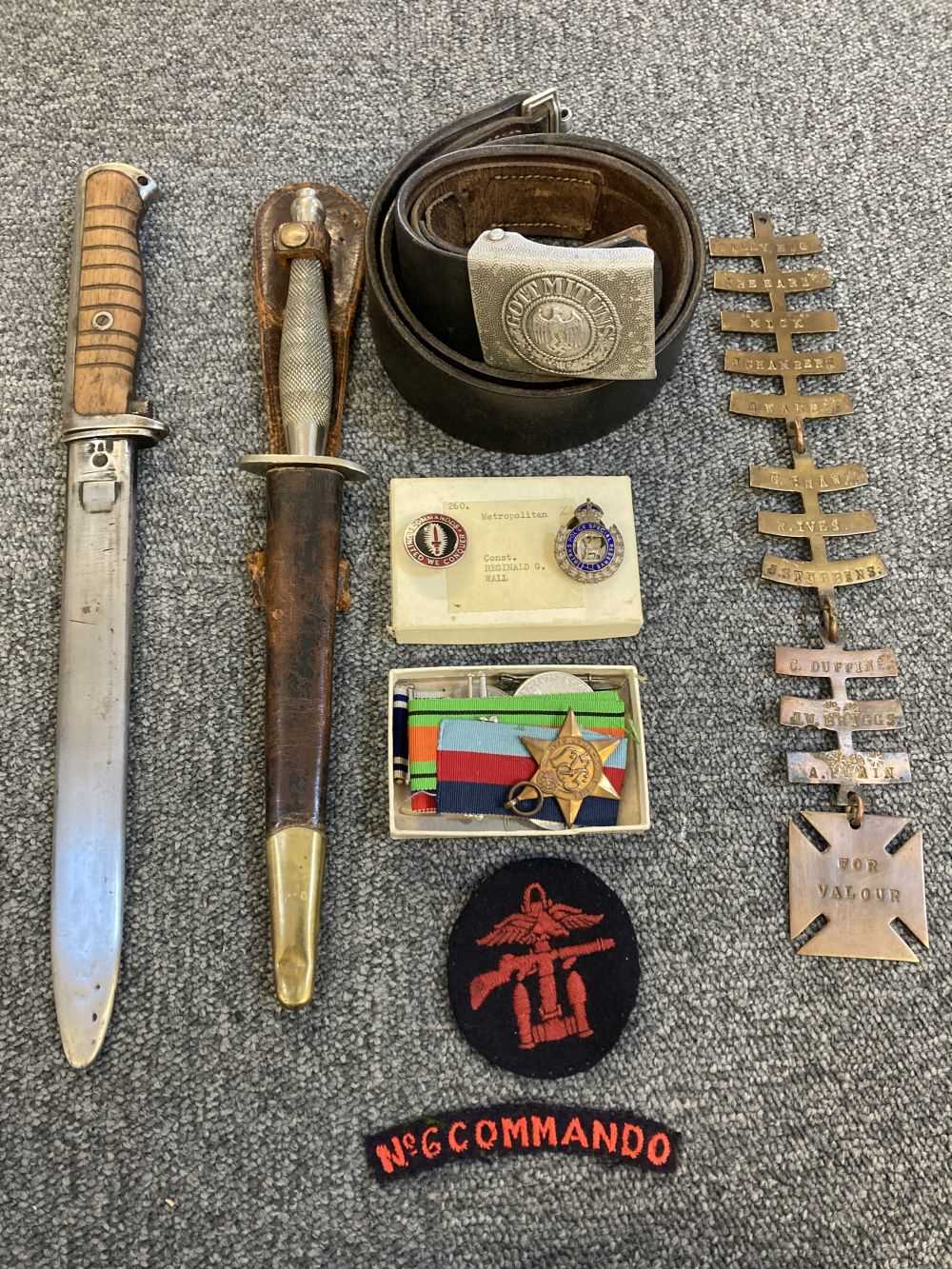 Lot 70 - Fighting Knife. A WWII collection belonging