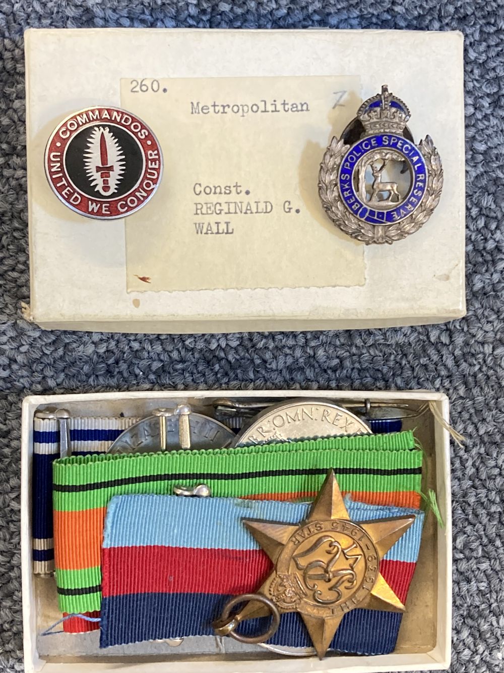 Lot 70 - Fighting Knife. A WWII collection belonging