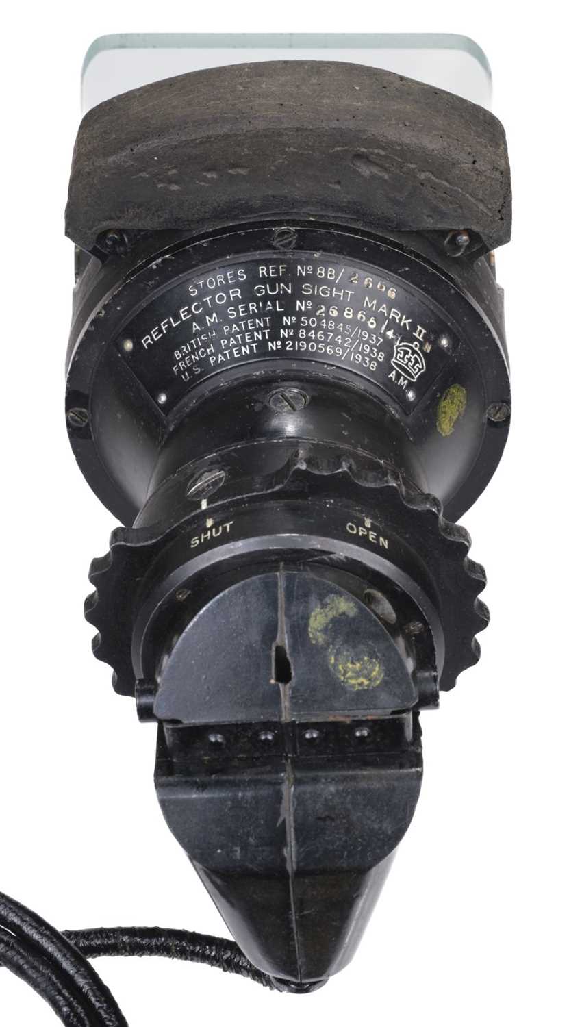 Lot 366 - Reflector Gunsight. WWII RAF Reflector Gun