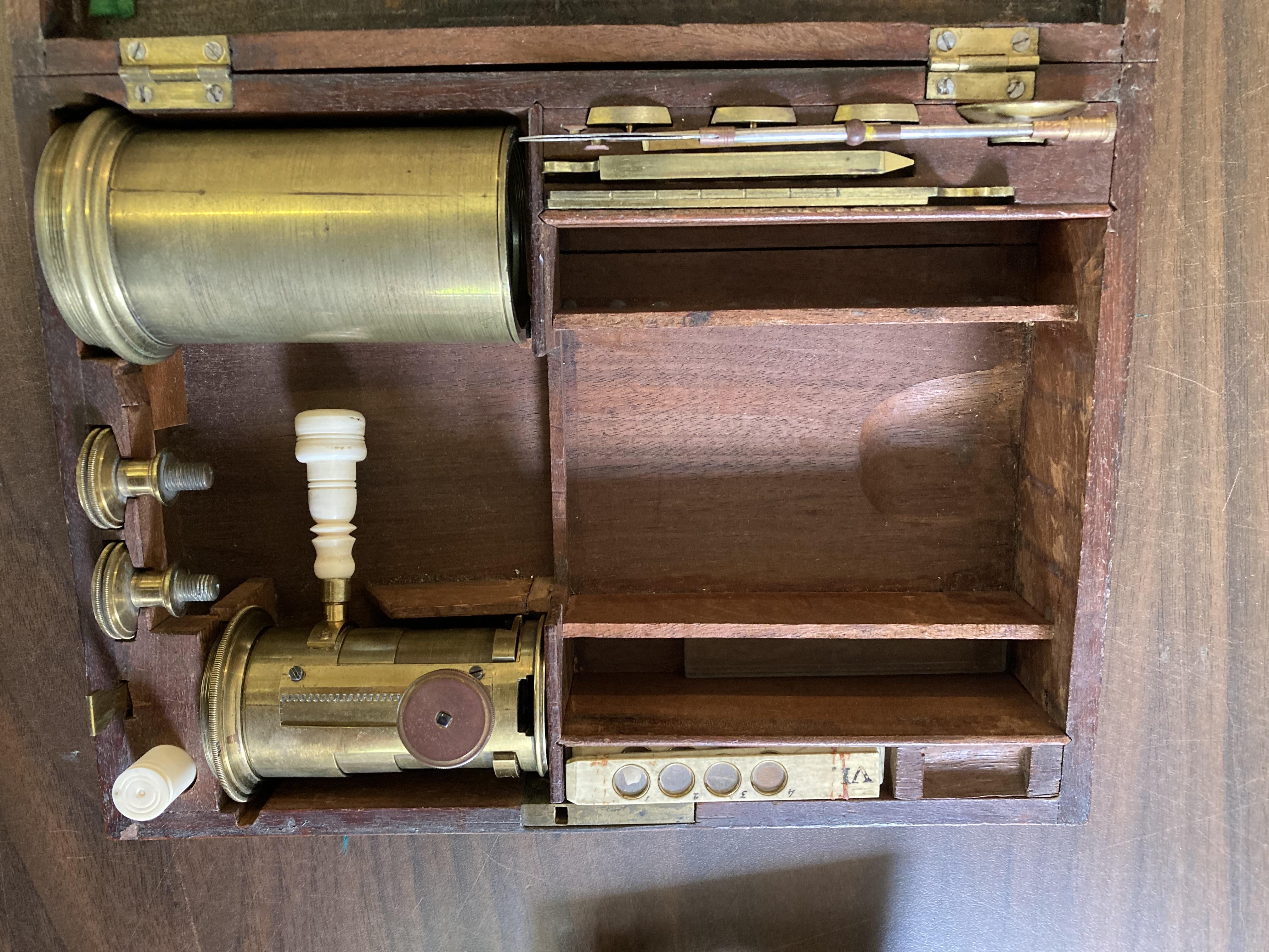 Lot 91 - Solar microscope. A solar microscope by W.