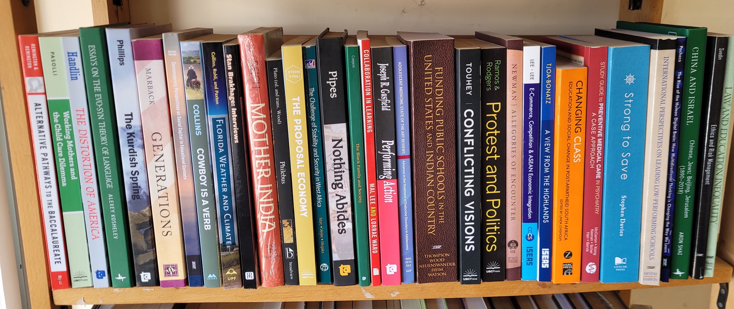 Lot 375 - Modern Academic. A large collection of