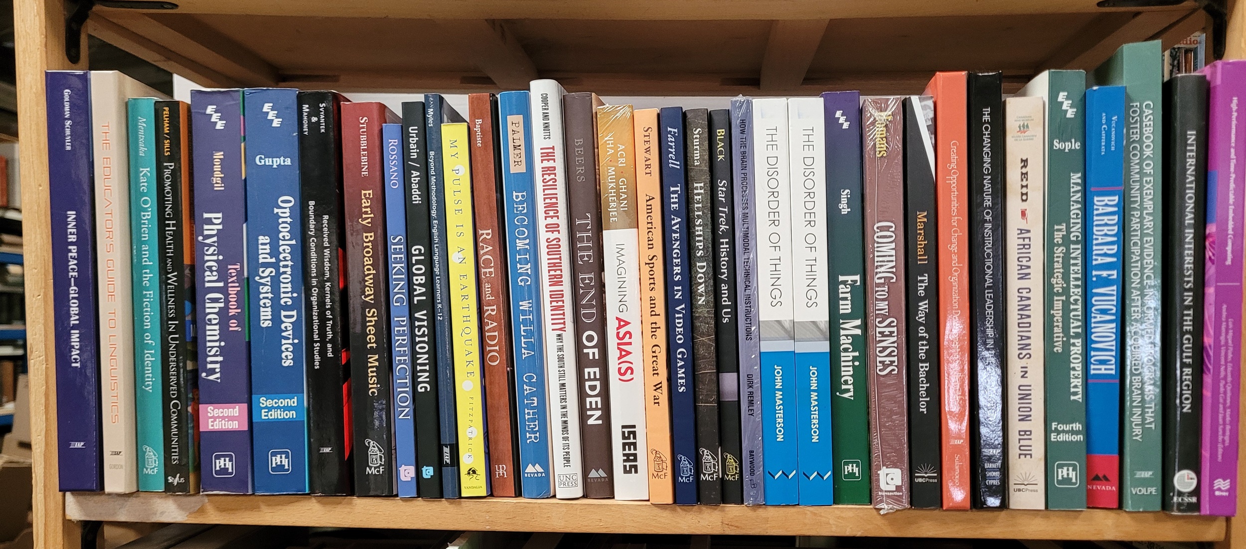 Lot 385 - Modern Academic. A large collection of