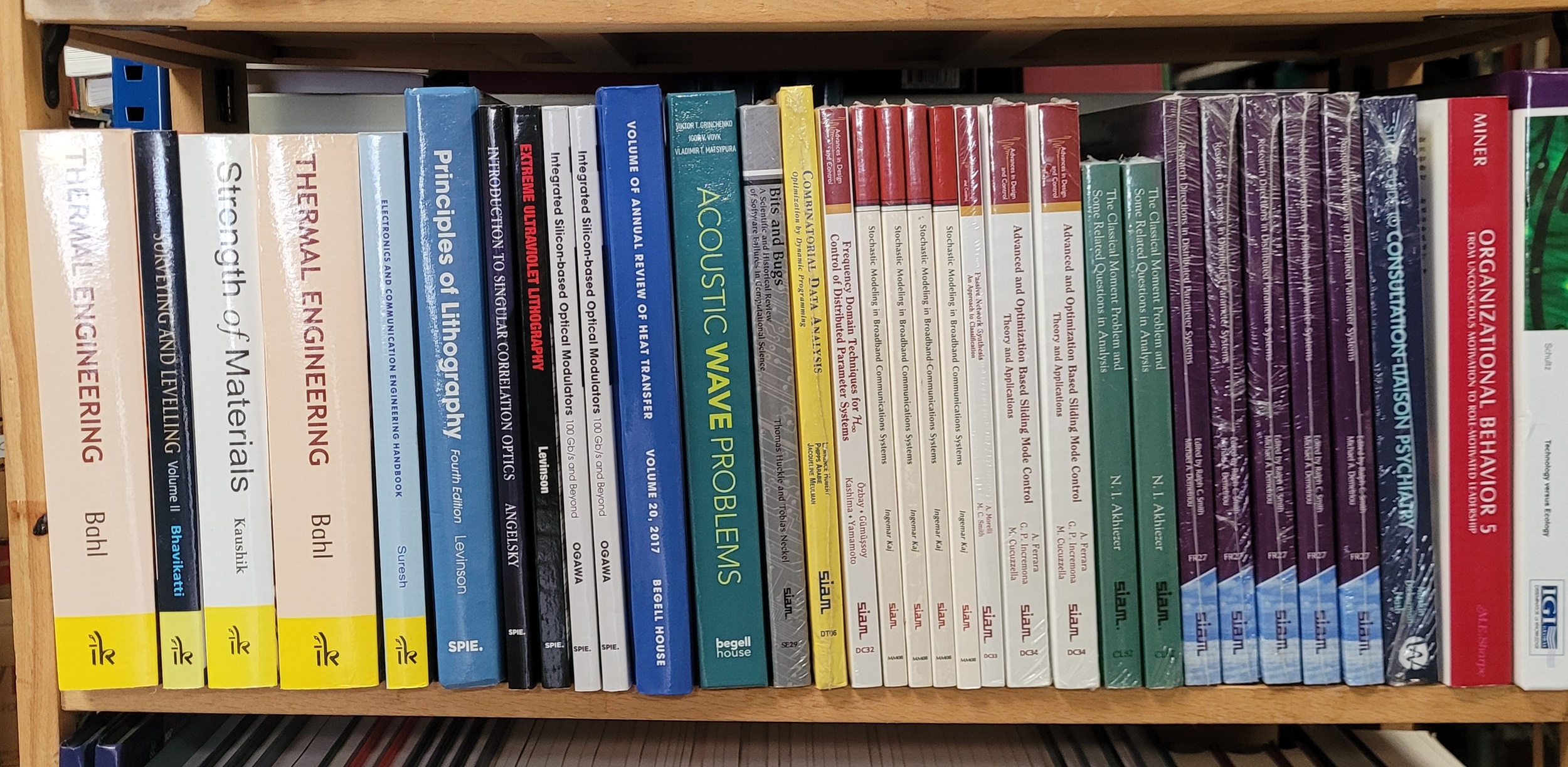 Lot 392 - Maths, Science & Computer. A large