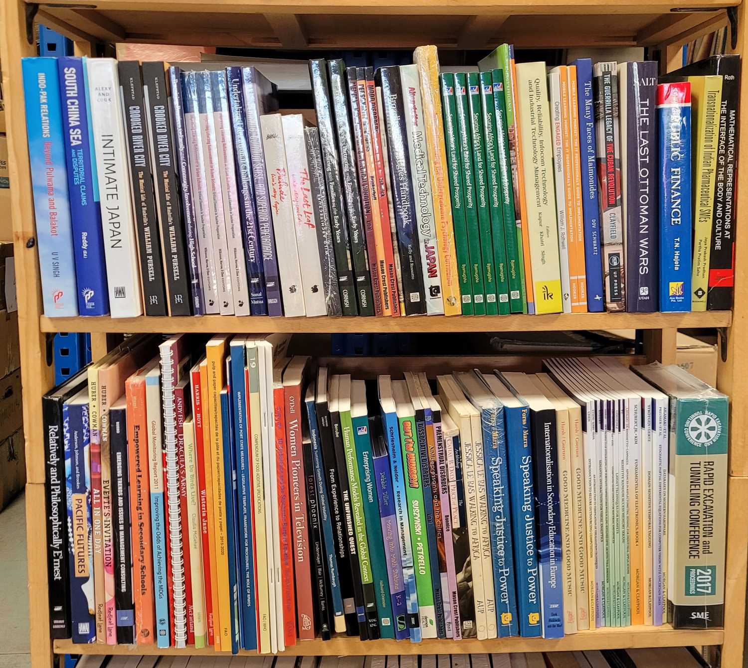 Lot 507 - Modern Academic. A large collection of