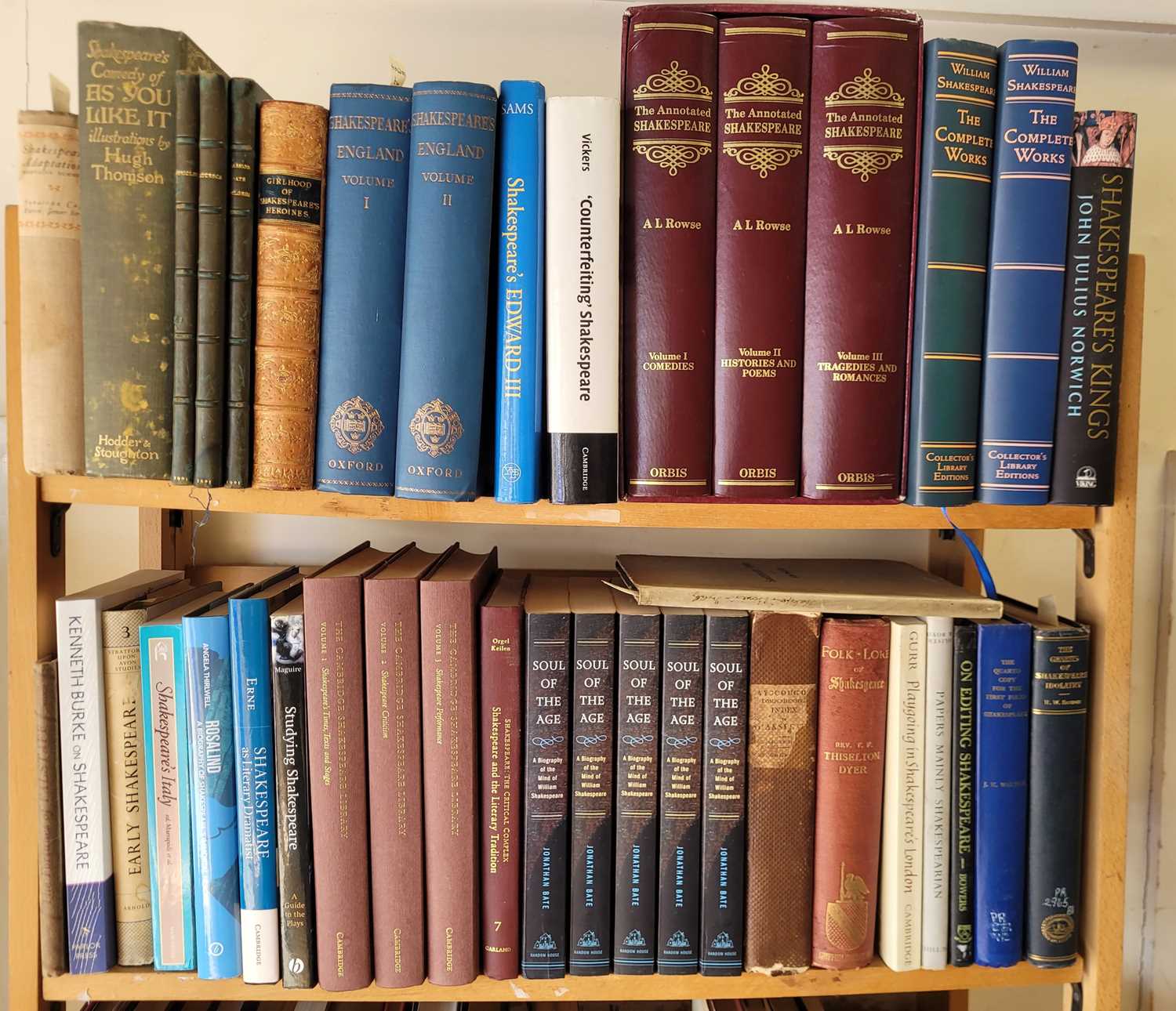 Lot 523 - Shakespeare. A large collection of modern