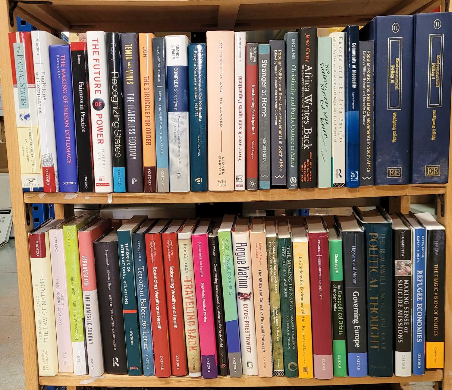 Lot 543 - Politics. A large collection of modern