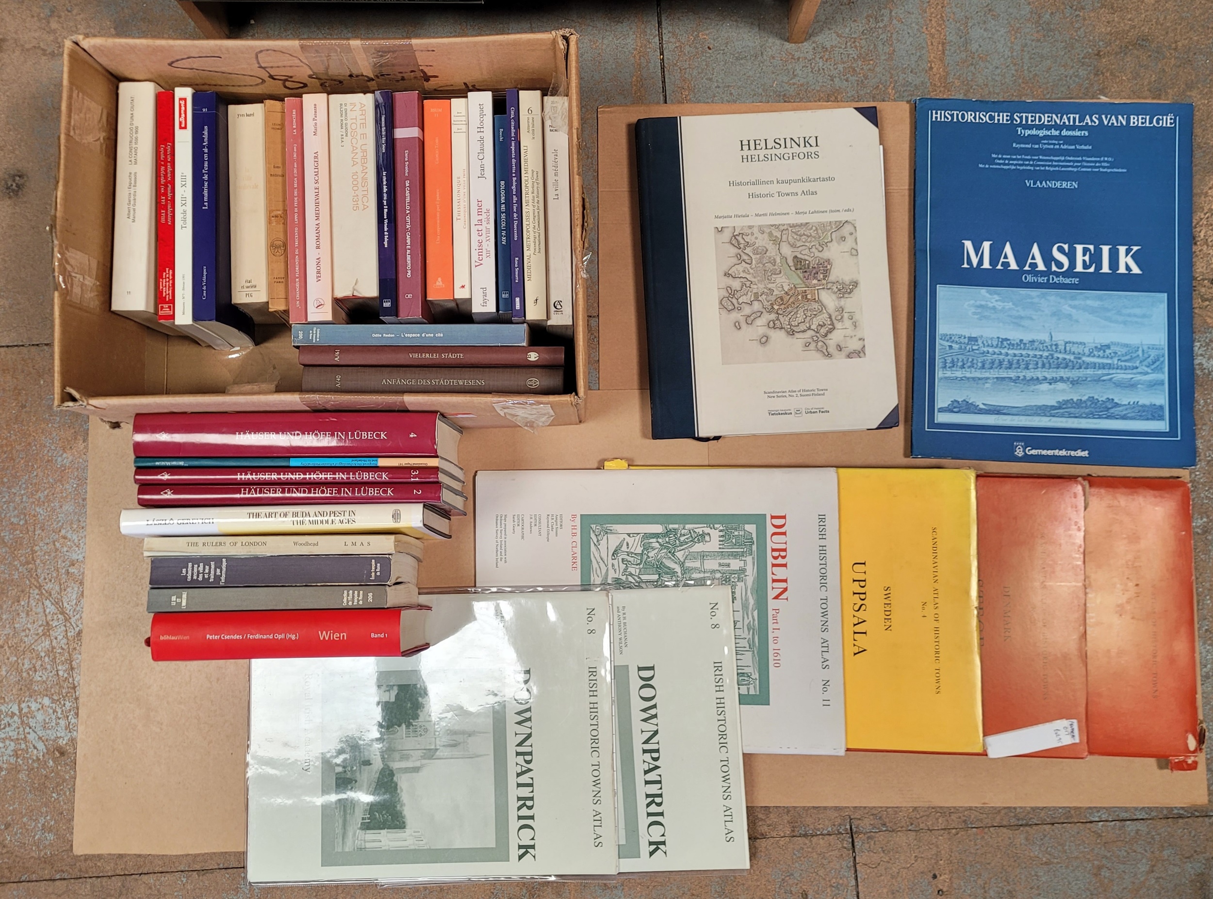 Lot 547 - History. A large collection of modern