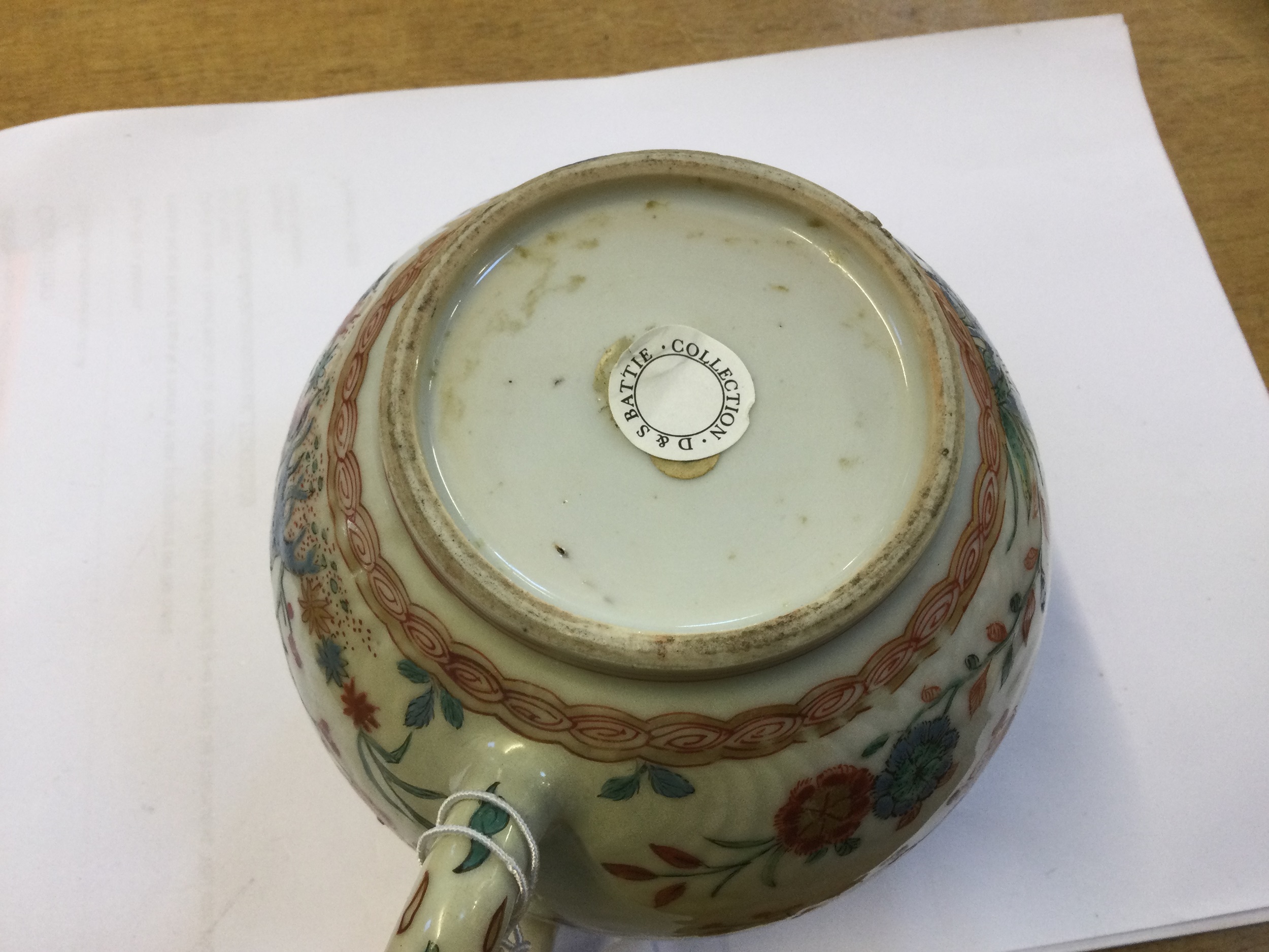 Lot 56 - Teapot. 18th century polychrome porcelain