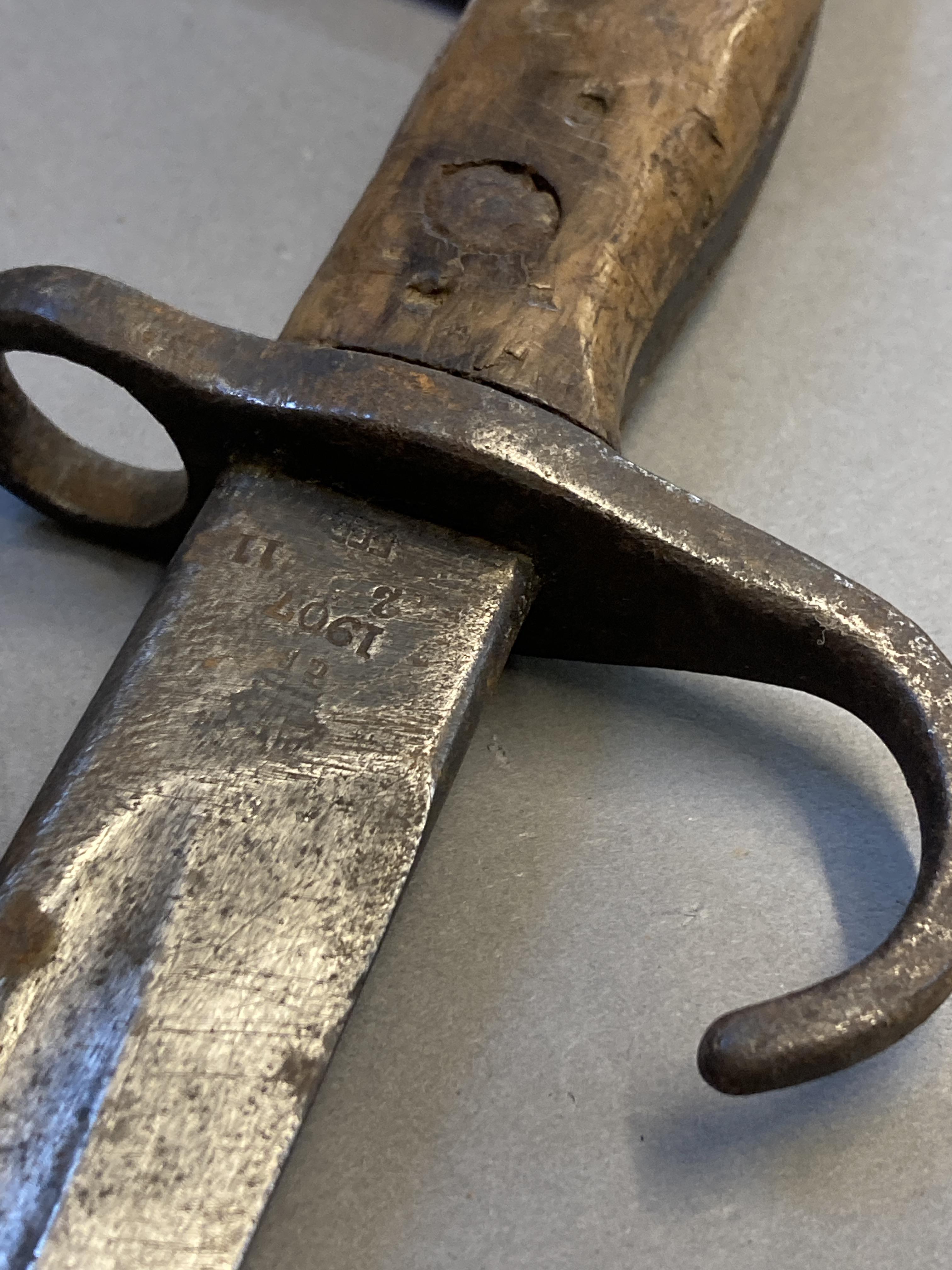 Lot 299 - Bayonet. British 1888 pattern Mk II Lee