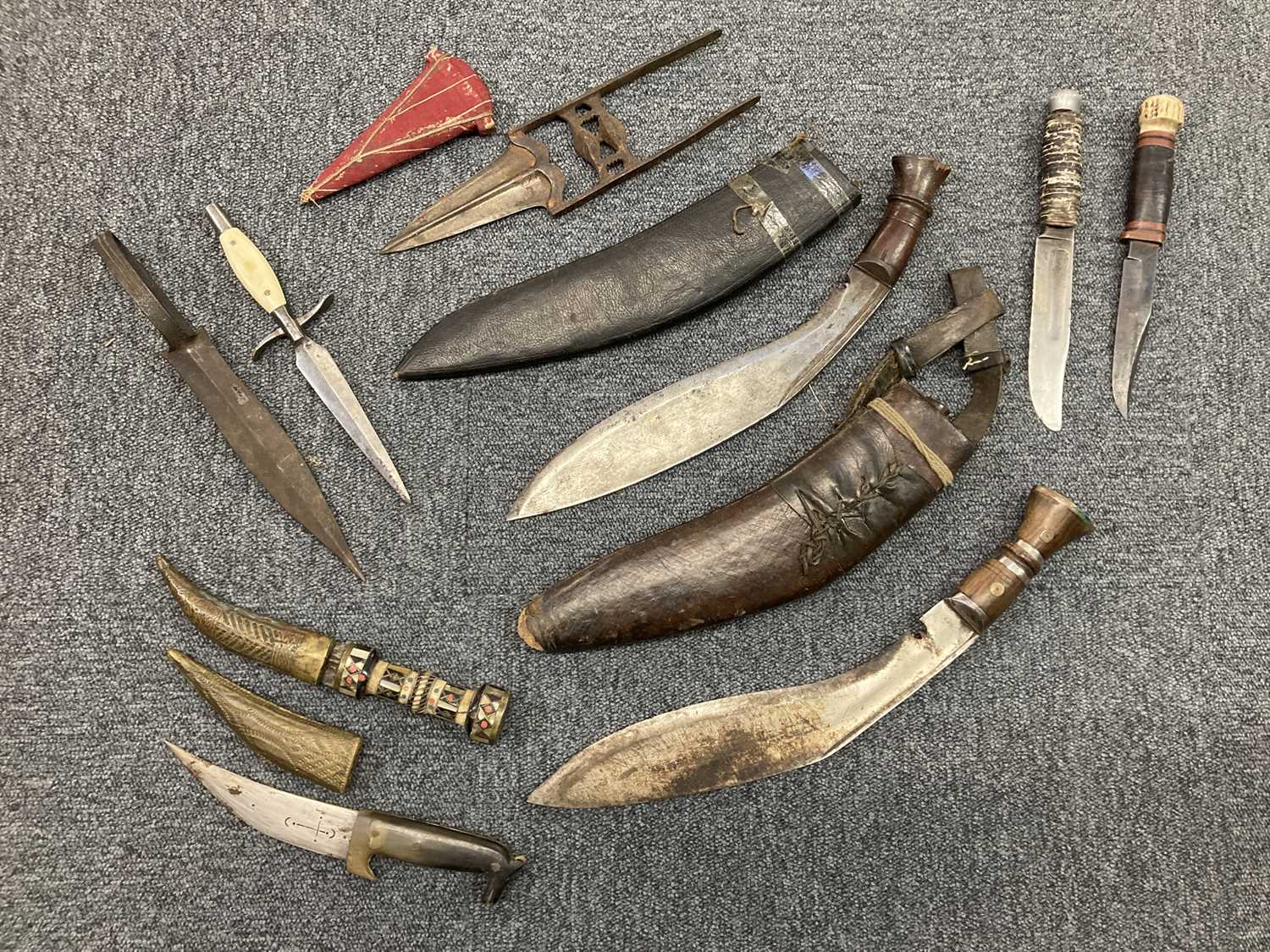 Lot 370 - Knives. A 19th century Indian katar and