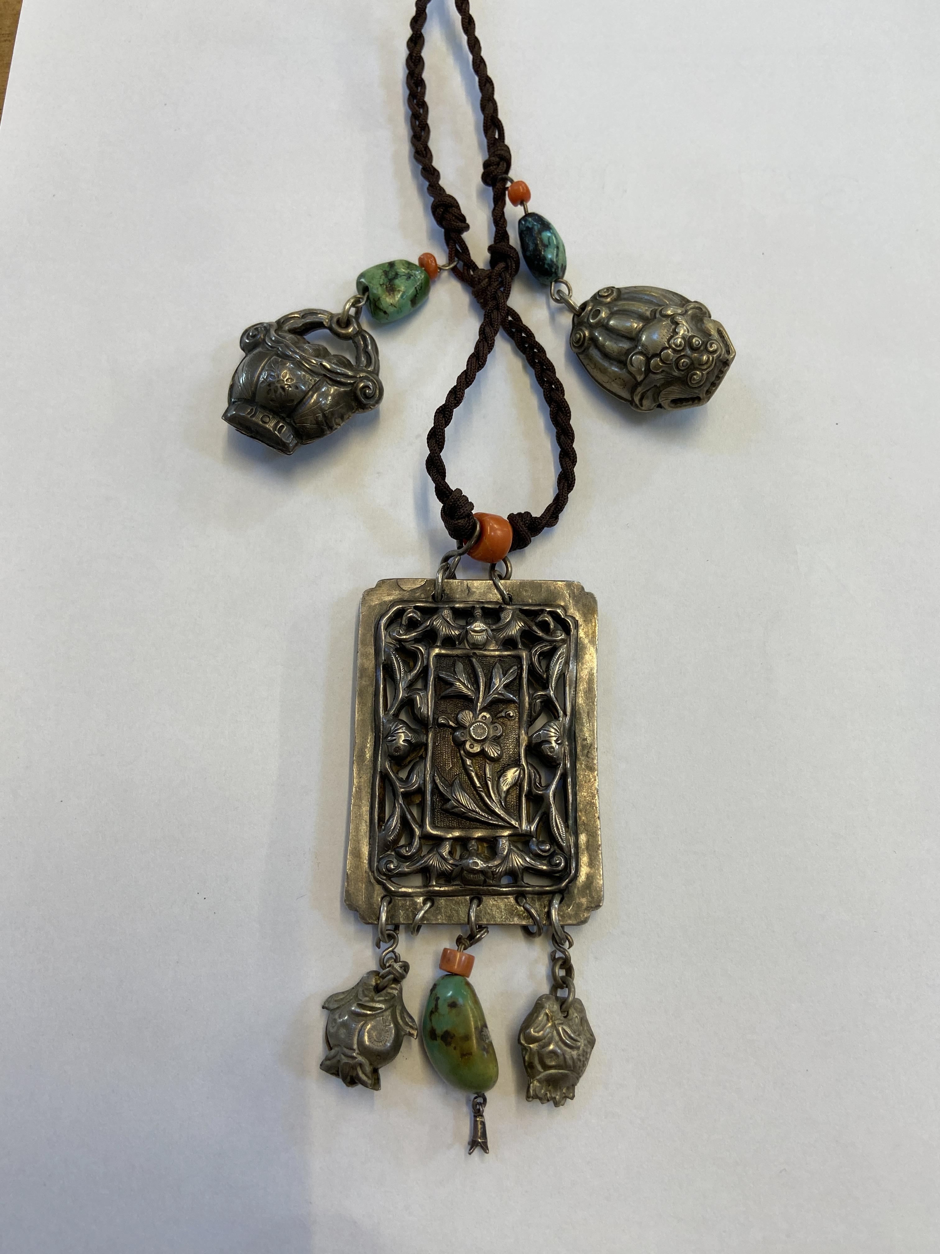 Lot 334 - Chinese Necklace. An early 20th century