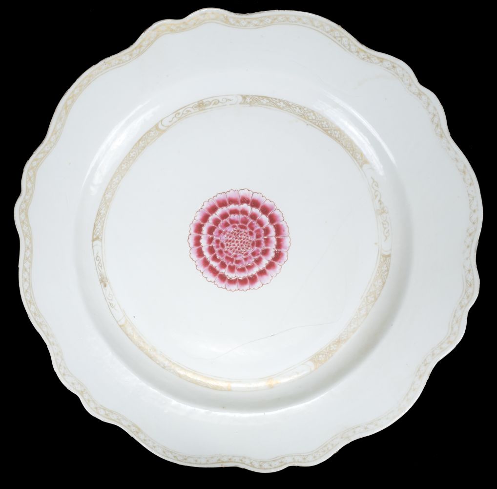 Lot 24 - Charger. Chinese famille rose porcelain