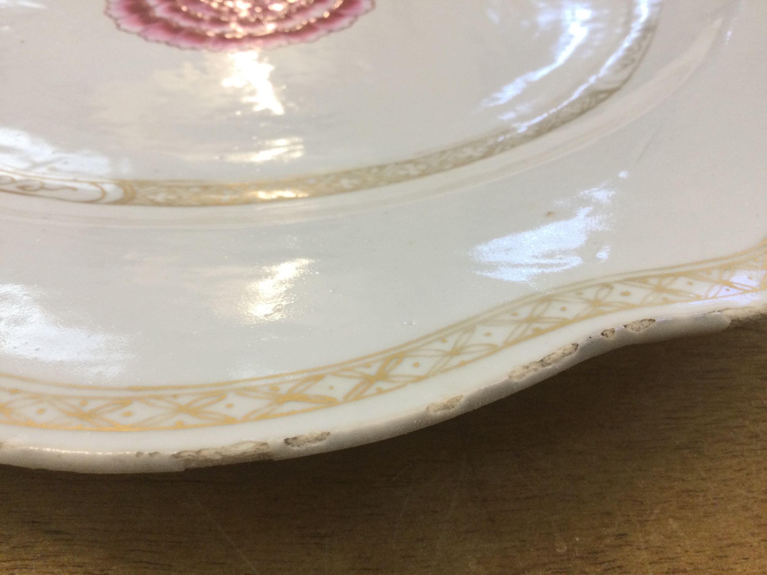 Lot 24 - Charger. Chinese famille rose porcelain