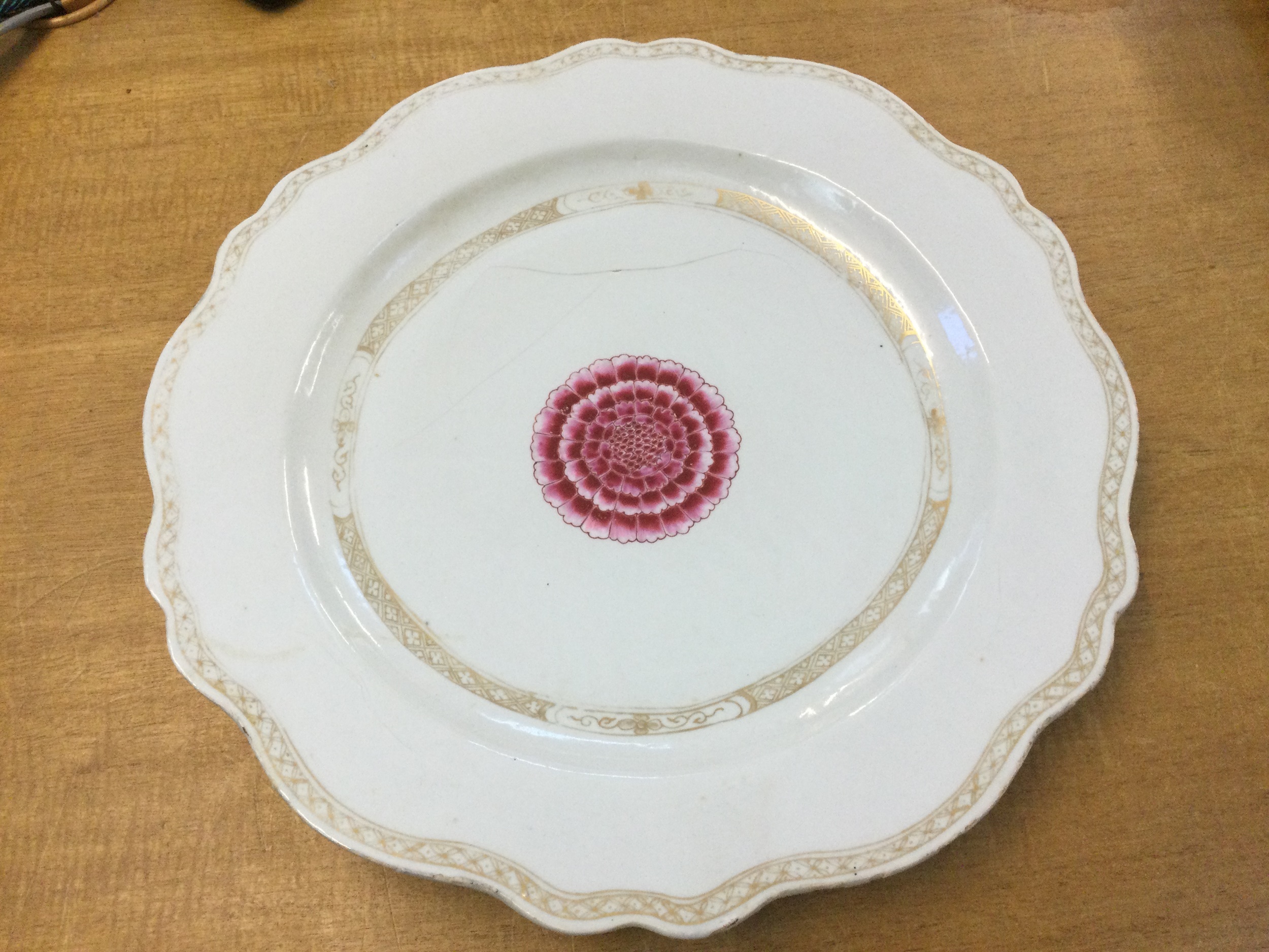 Lot 24 - Charger. Chinese famille rose porcelain