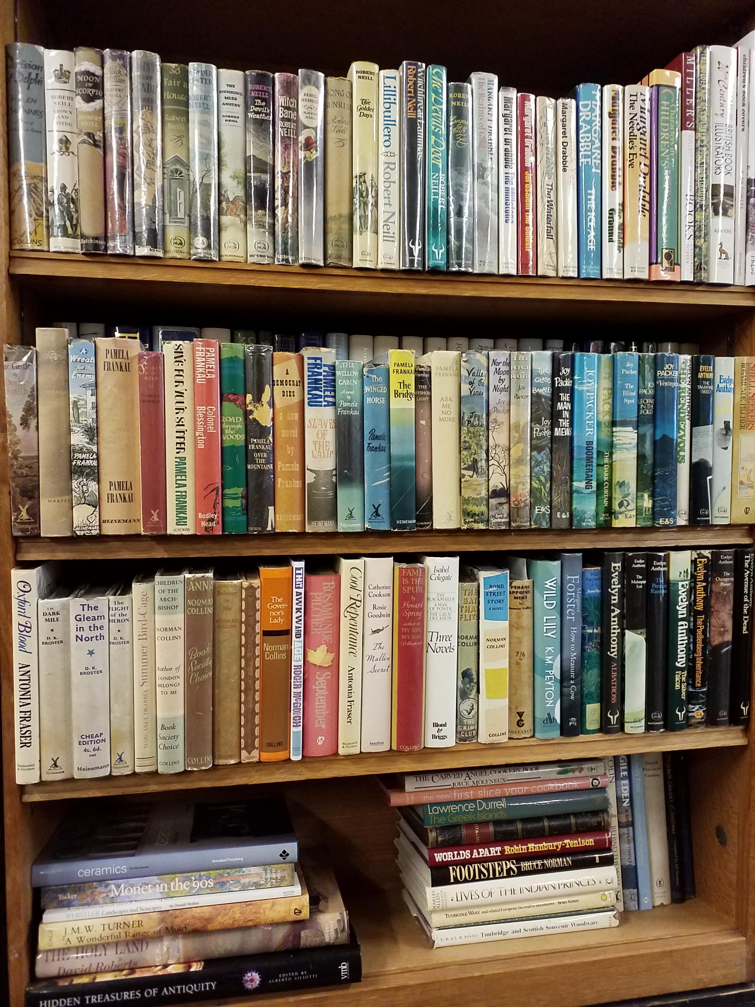 Lot 389 - Fiction. A large collection of mid 20th