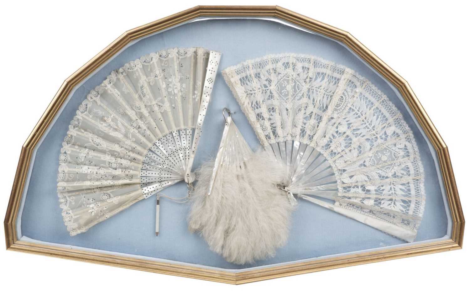 Lot 790 - Fans. Four fans contained in two display