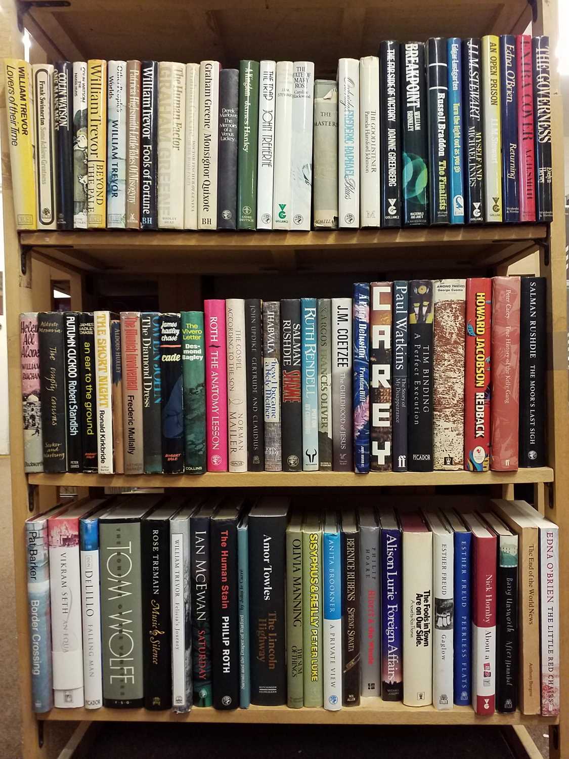 Lot 228 - Modern Fiction. A large collection of modern