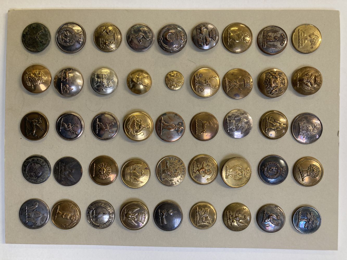 Lot 662 - Livery Buttons. A collection of 225 livery