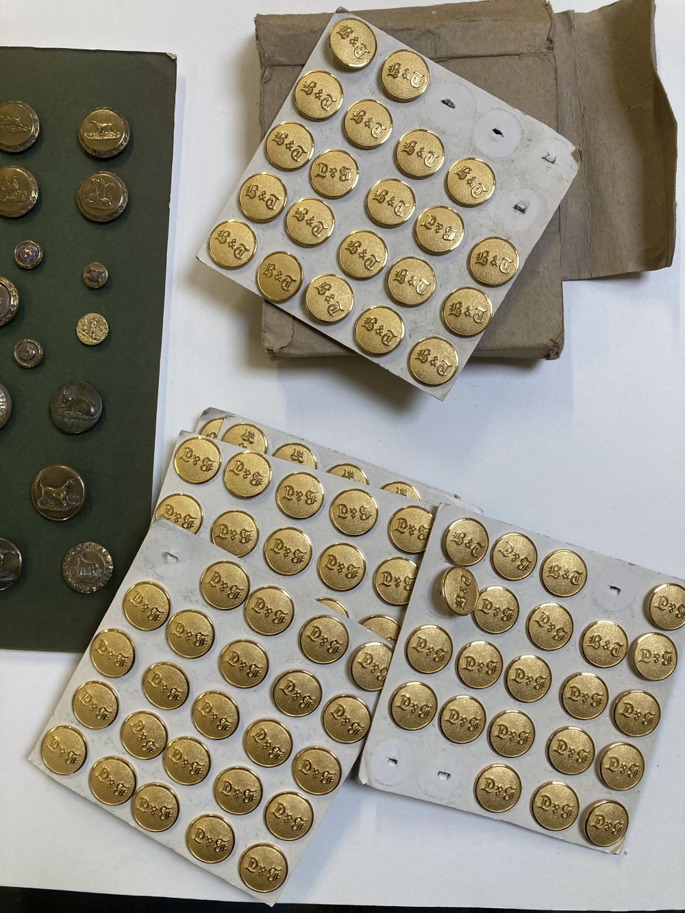 Lot 657 - Hunt Buttons. A collection of 140 Edwardian