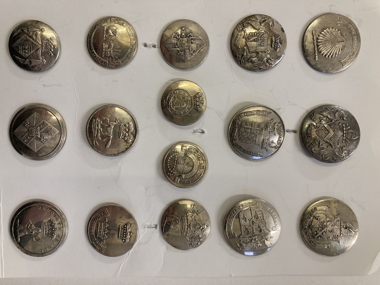 Lot 669 - Livery Buttons. A fine collection of 95