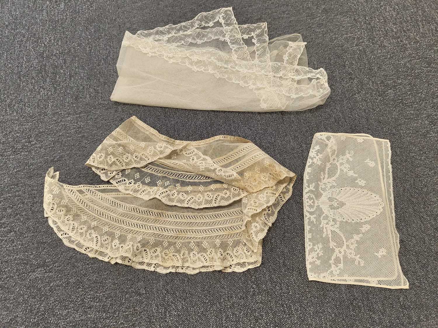 Lot 751 - Lace Stole. A Buckinghamshire lace stole,
