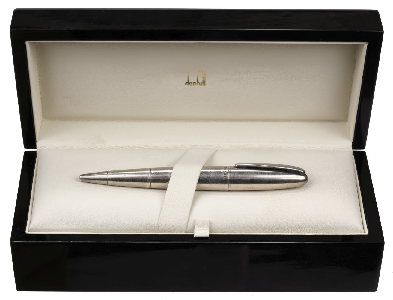 Lot 546 - Luxury Pens. An Alfred Dunhill silver